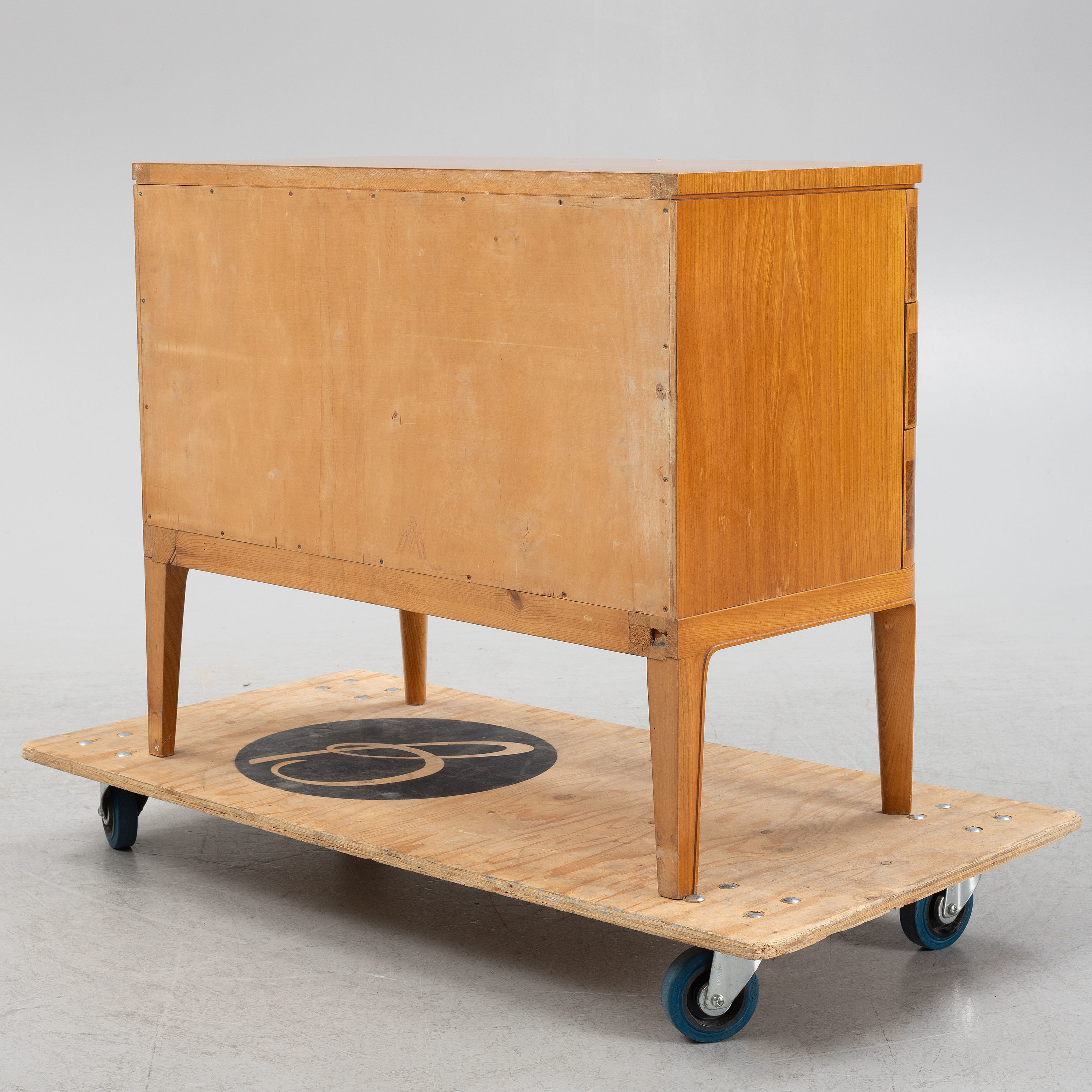 A Swedish Modern chest of drawers, Åby Möbelfabrik, 1940's. - Bukowskis
