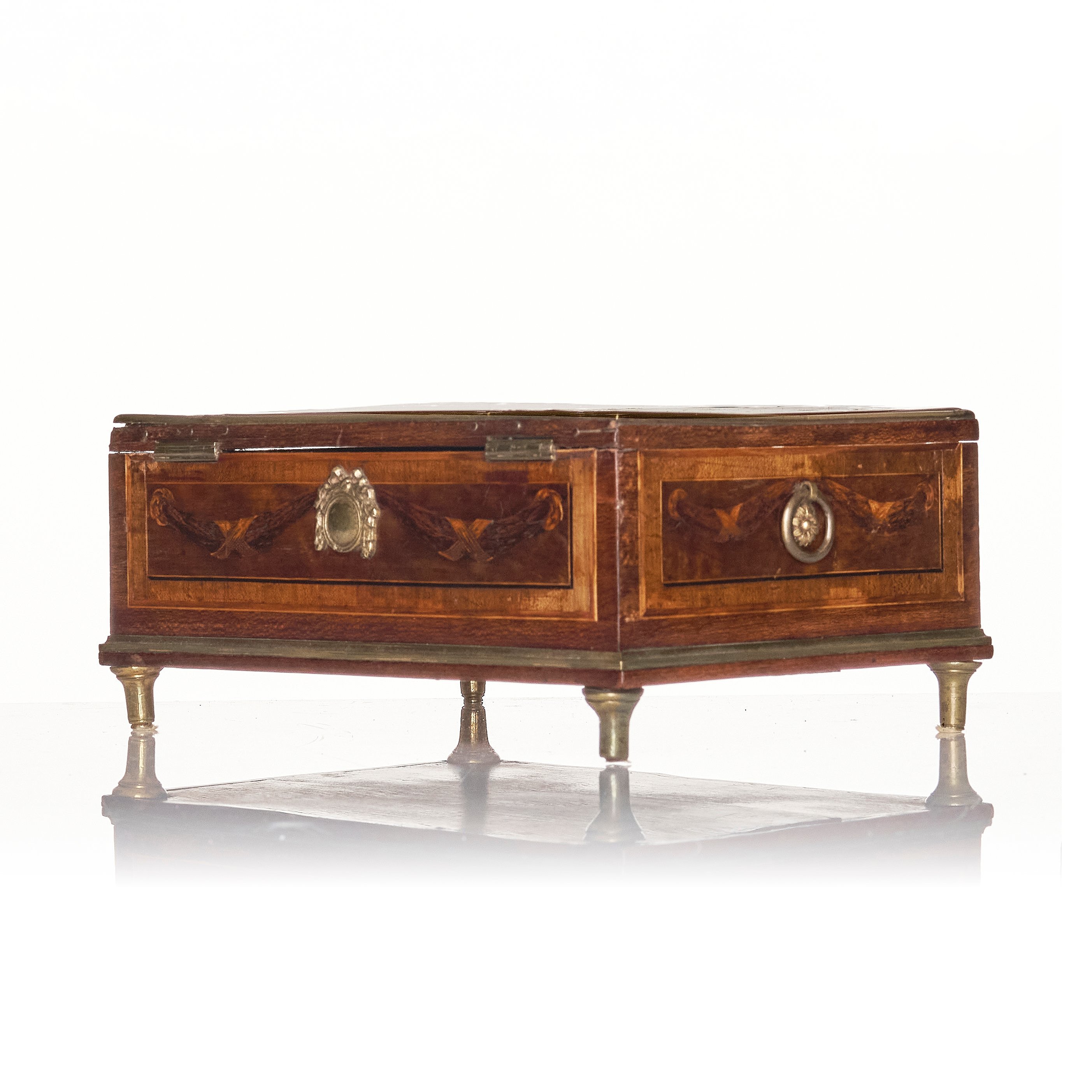 Skrin, med fällock, av Georg Haupt ( mästare i Stockholm 1770 - 1784 ...