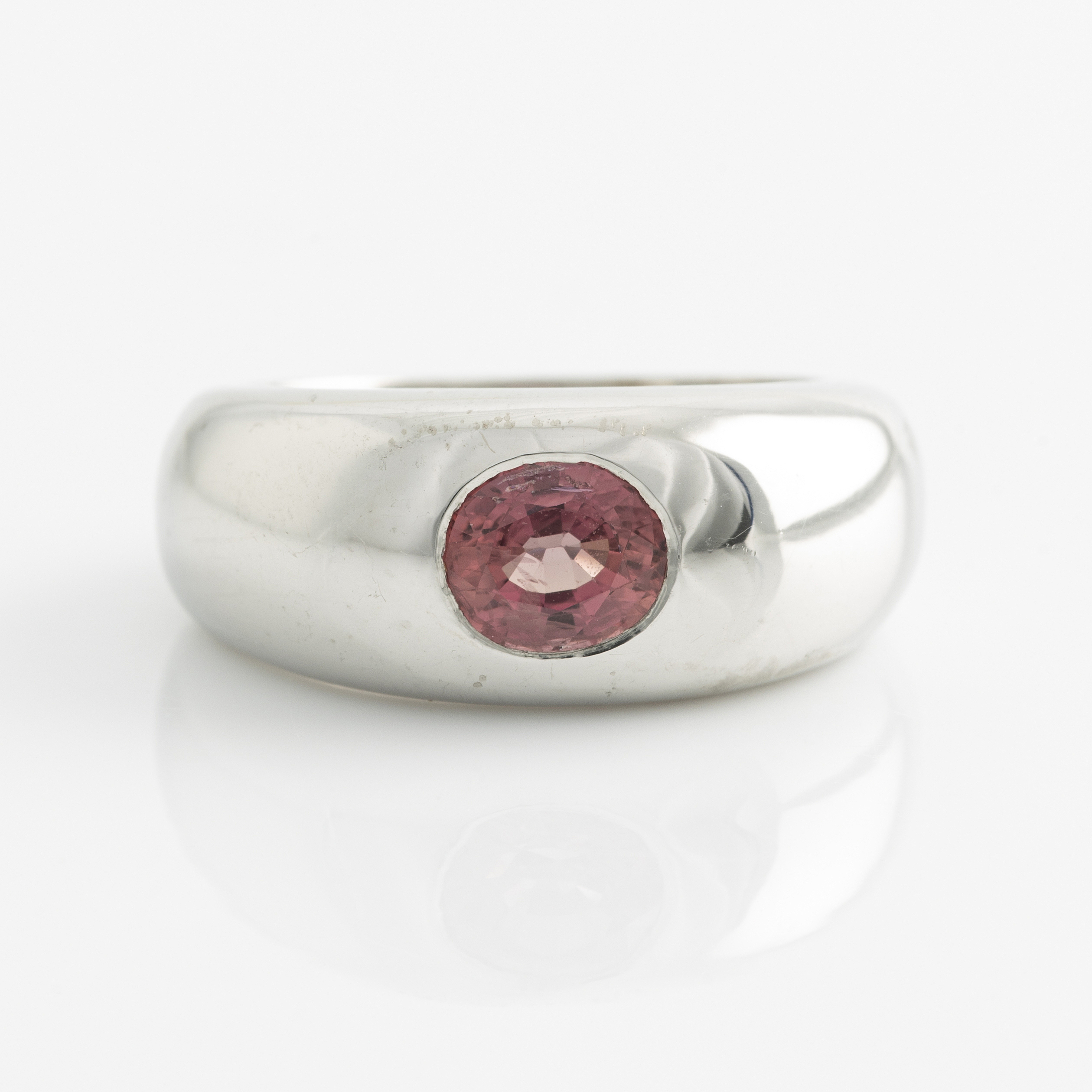 Ring 18K vitguld med rosa safir. - Bukowskis