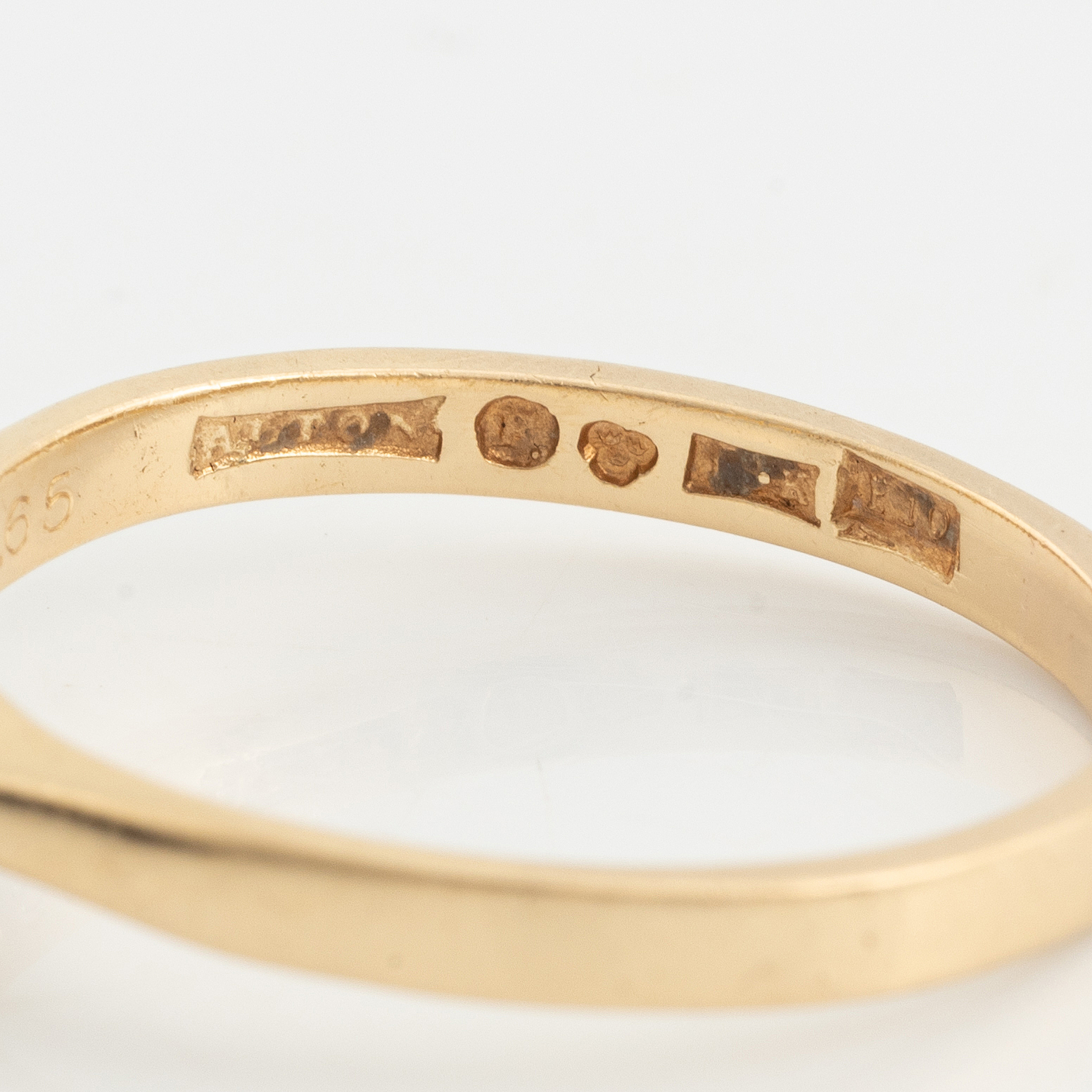 Ring 18K guld med en rund briljantslipad diamant. - Bukowskis