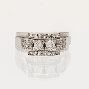 Ring 18K vitguld med runda briljantslipade samt enkelslipade diamanter ...