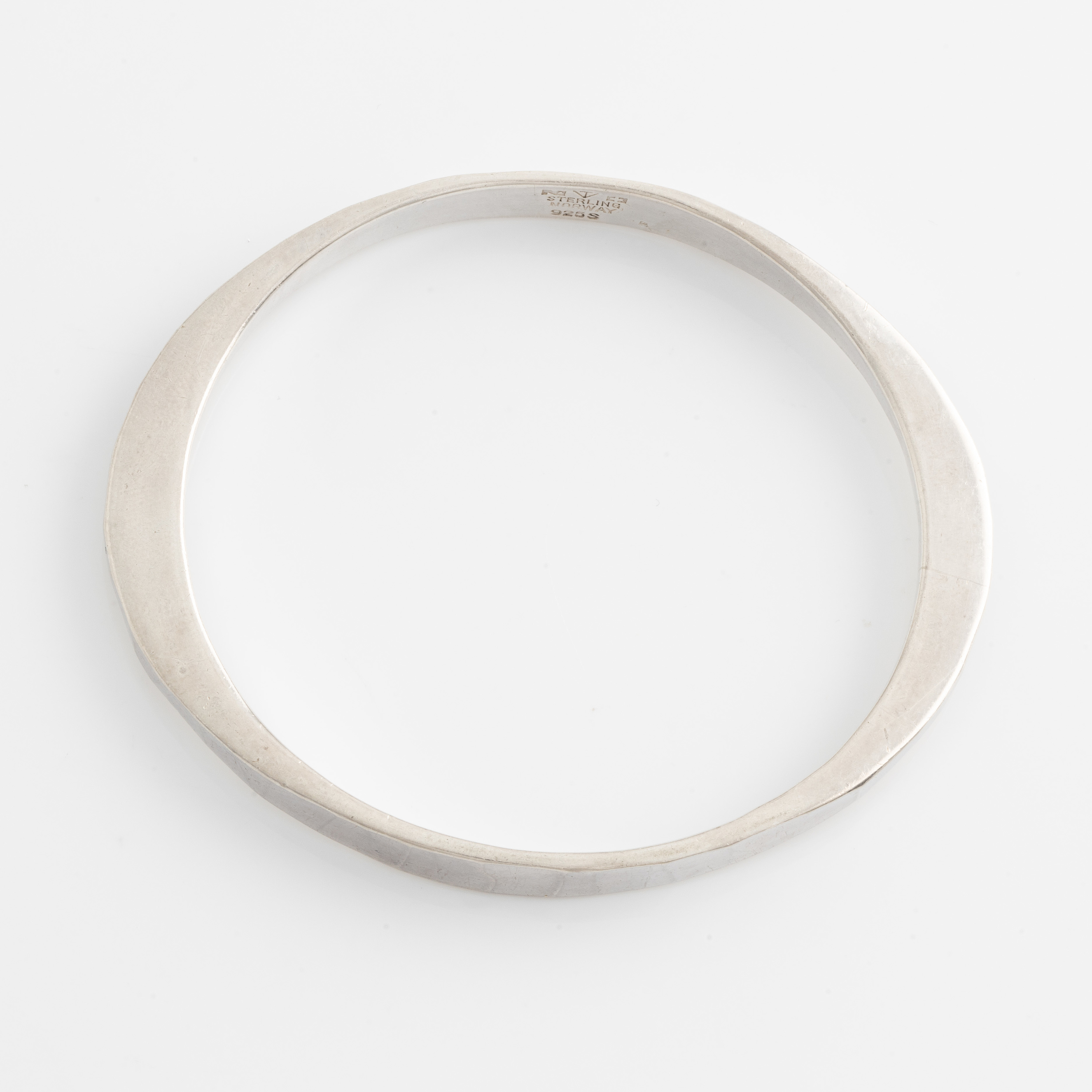 Tone Vigeland, bangle, sterling silver, Norway. - Bukowskis