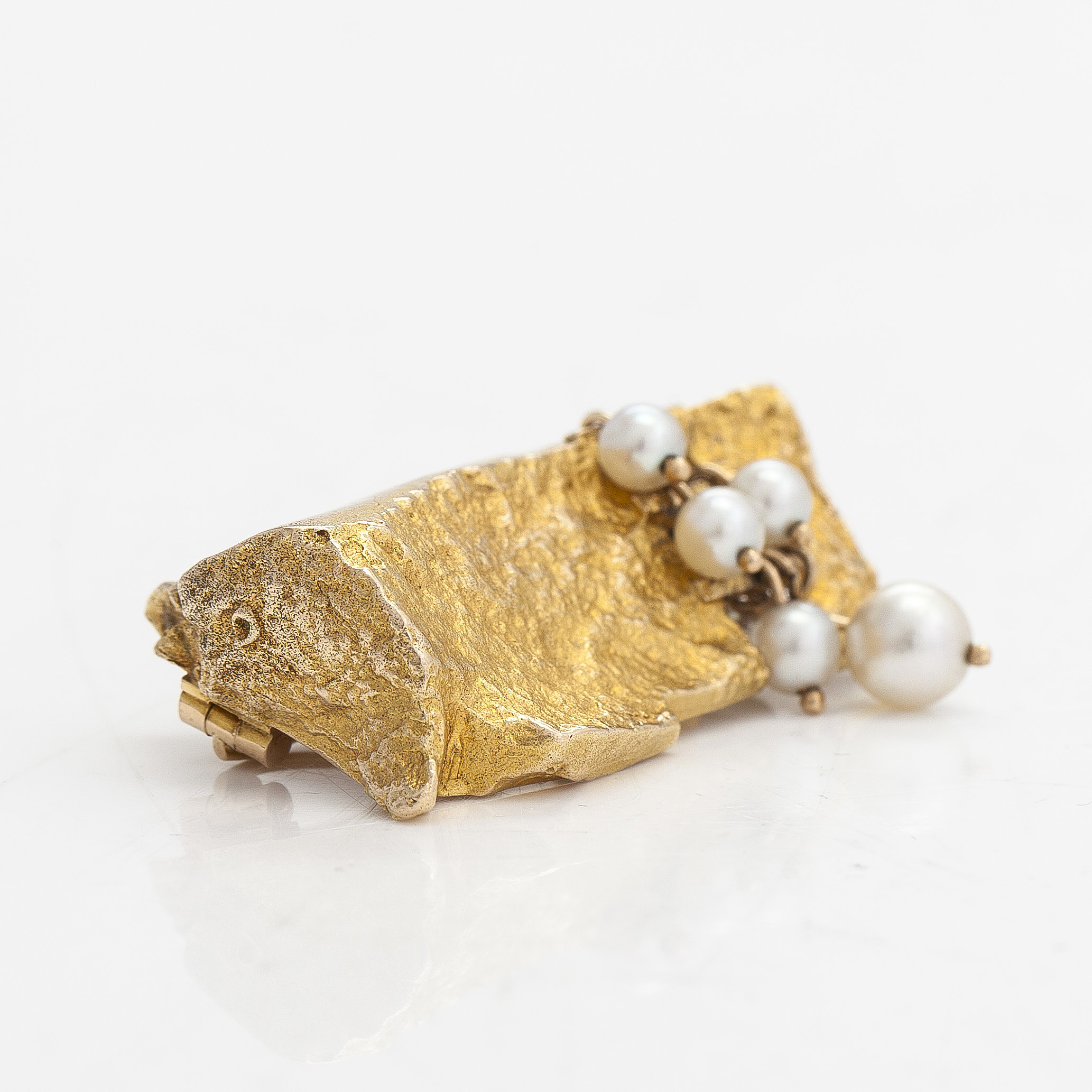 Björn Weckström, A 14K gold brooch 'White cluster', with cultured ...