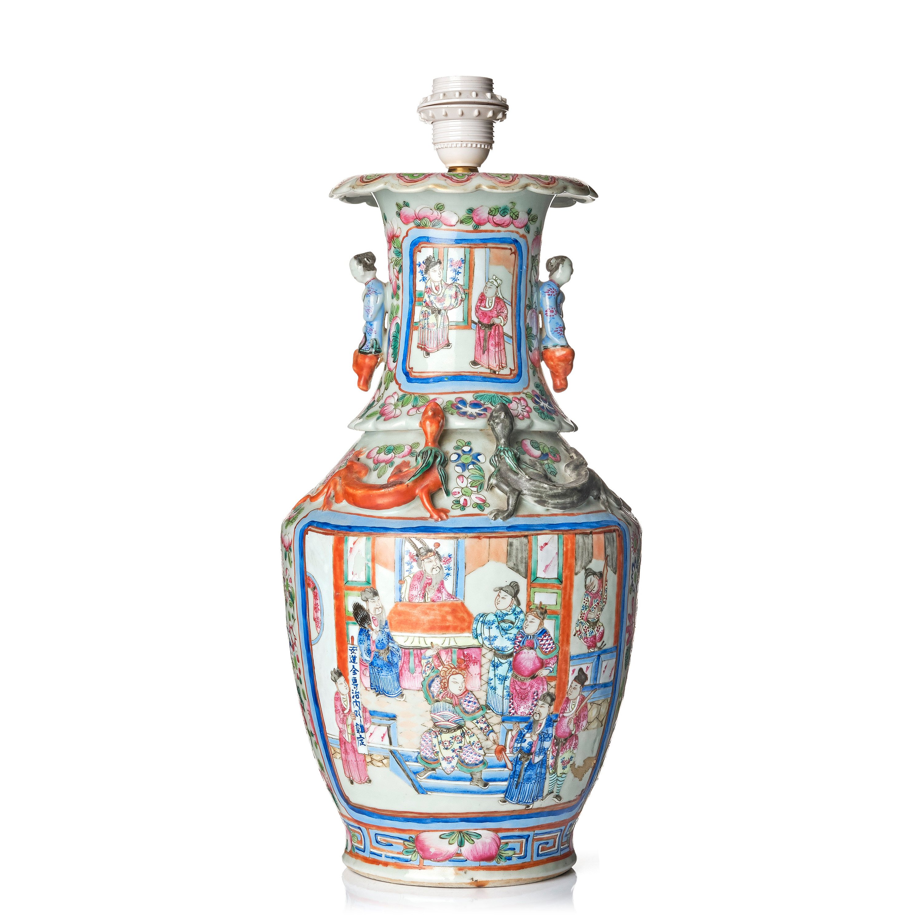 A famille rose Canton vase, Qing dynasty, 19th Century. - Bukowskis