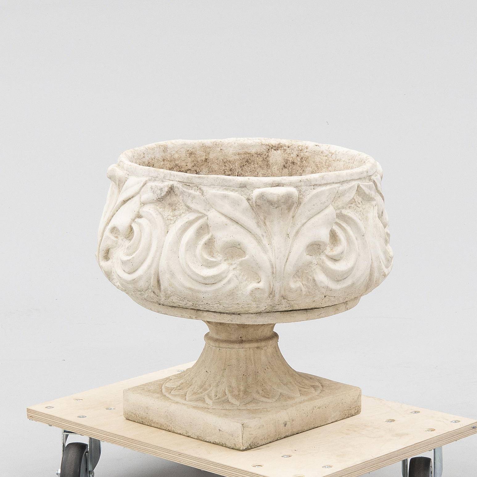 Garden urn 20th century stone mass. - Bukowskis