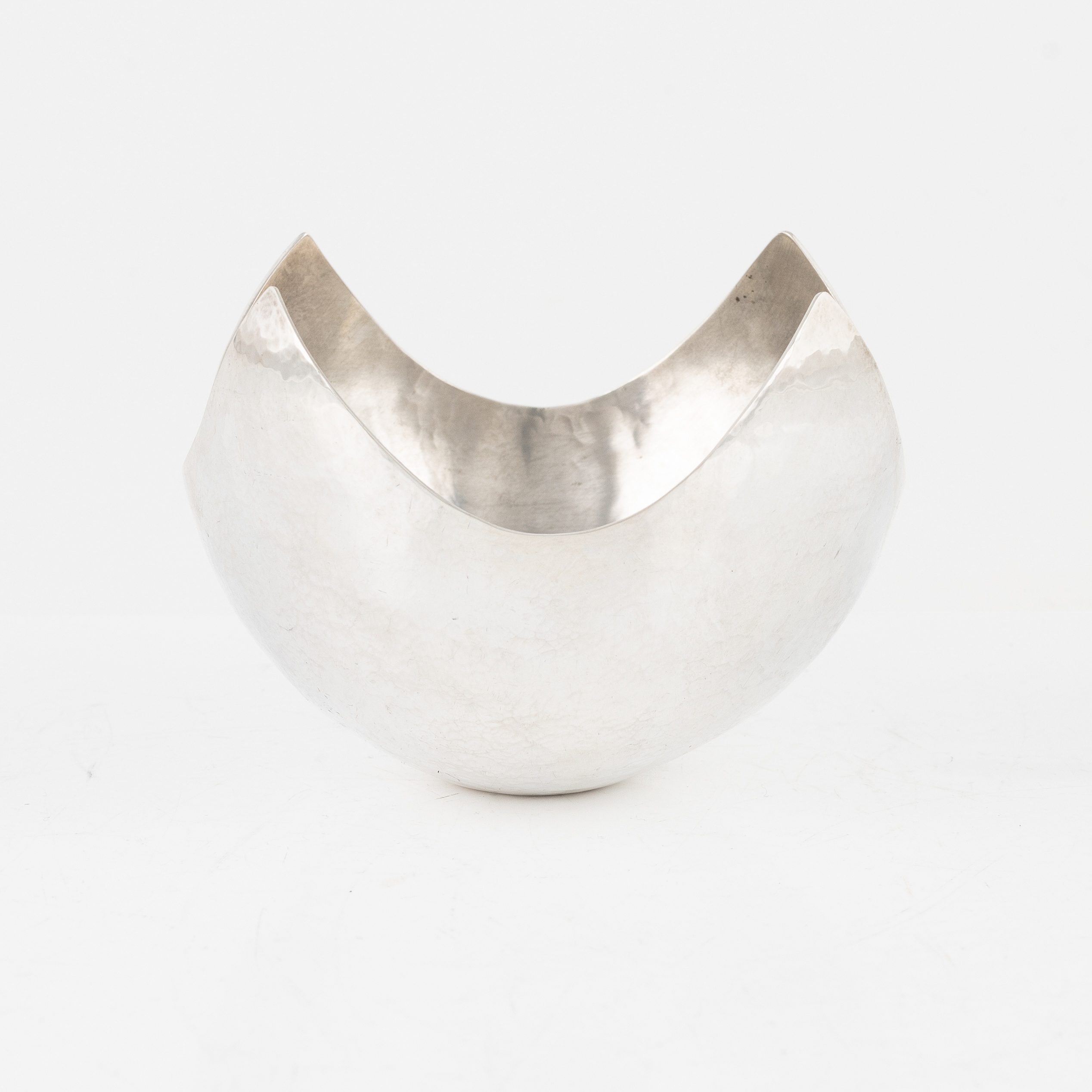Charlotte Modig, a silver bowl, Västerås 1995. - Bukowskis