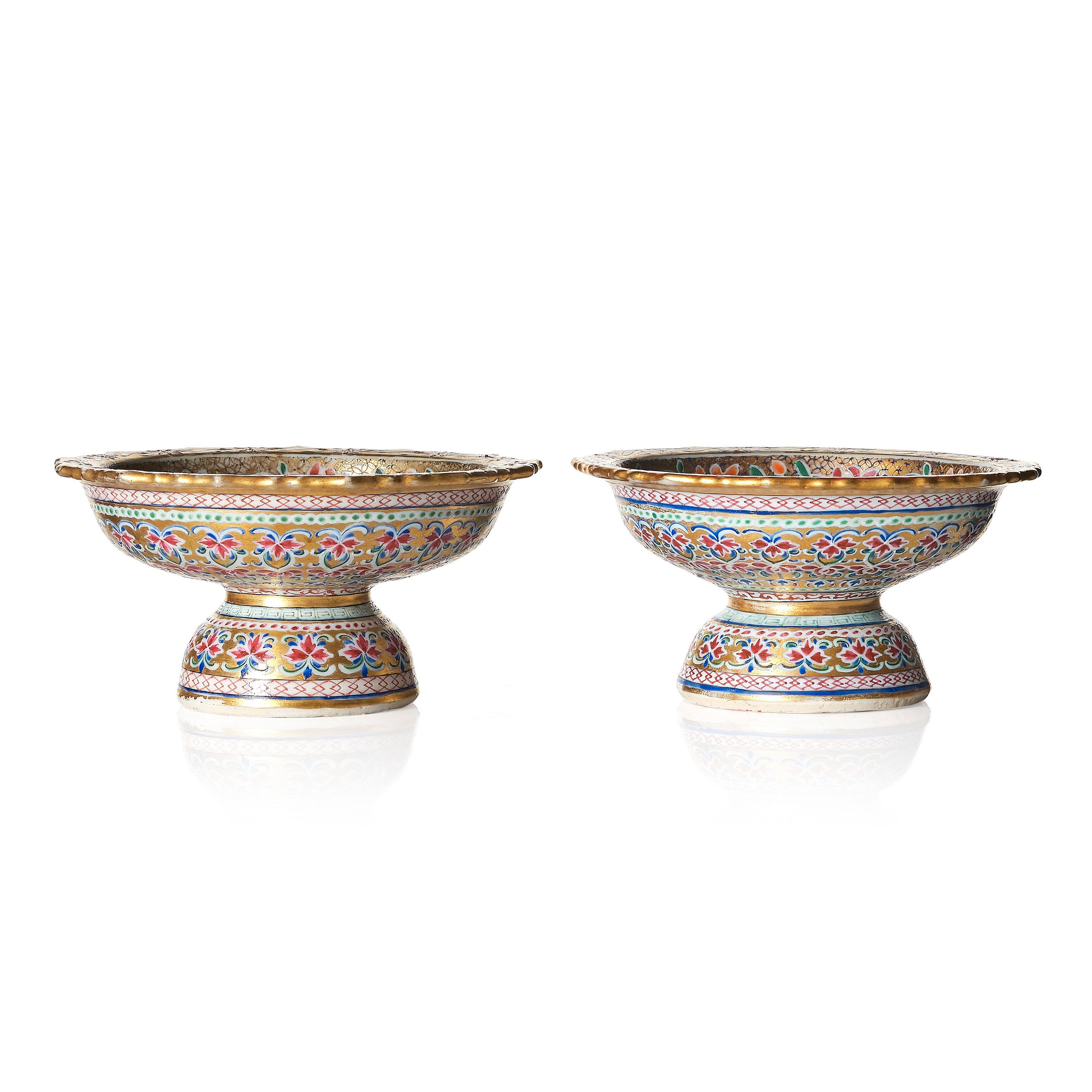 A pair of Bencharong stemcups/altar offering bowls, Qing dynasty, 19th ...