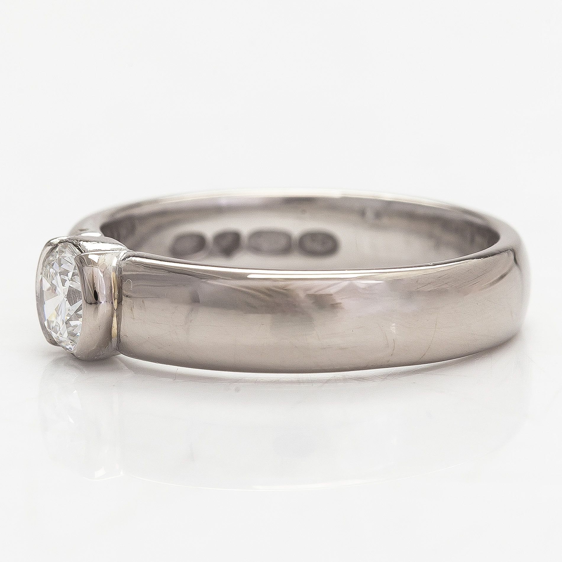 An 18K white gold ring with a brilliant-cut diamond approx. 0.40 ct ...
