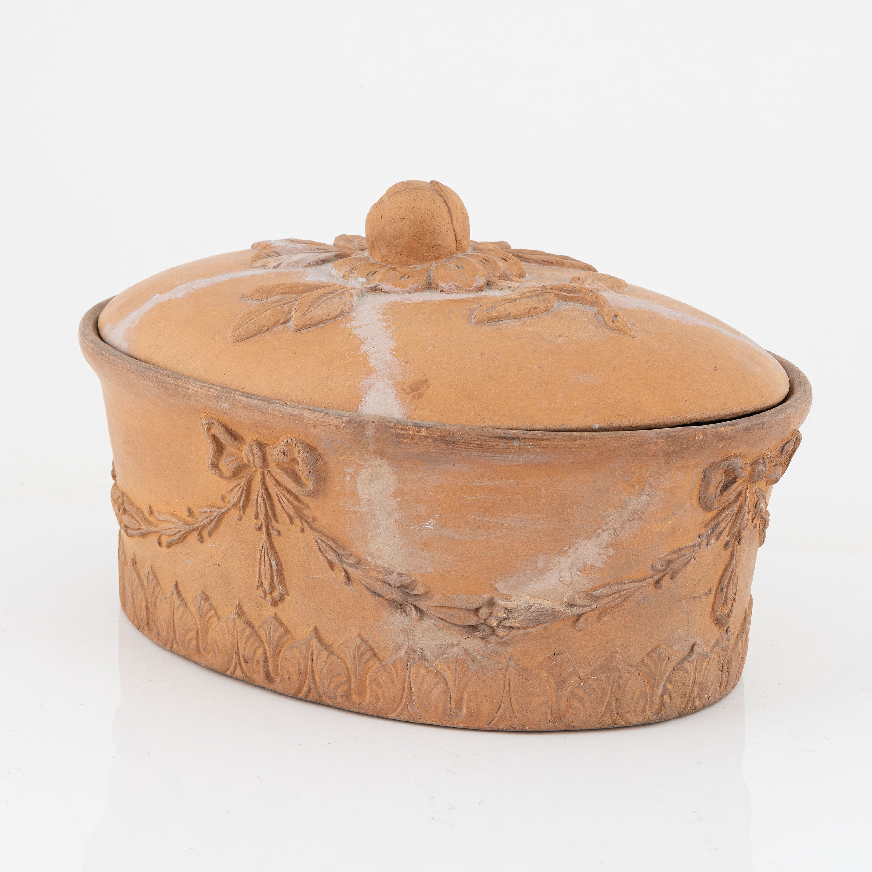 An earthenware pâté form, early 1800. - Bukowskis