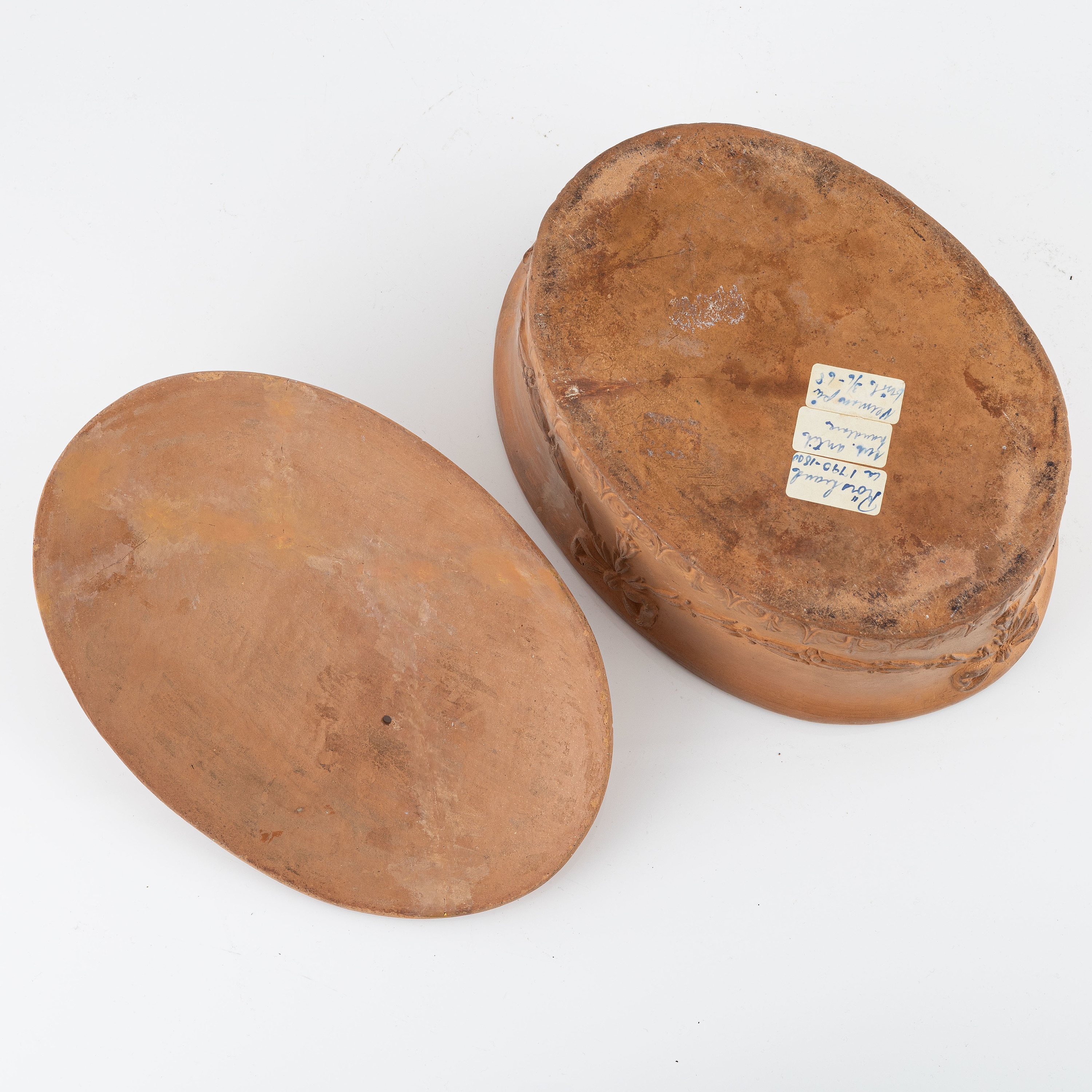 An earthenware pâté form, early 1800. - Bukowskis