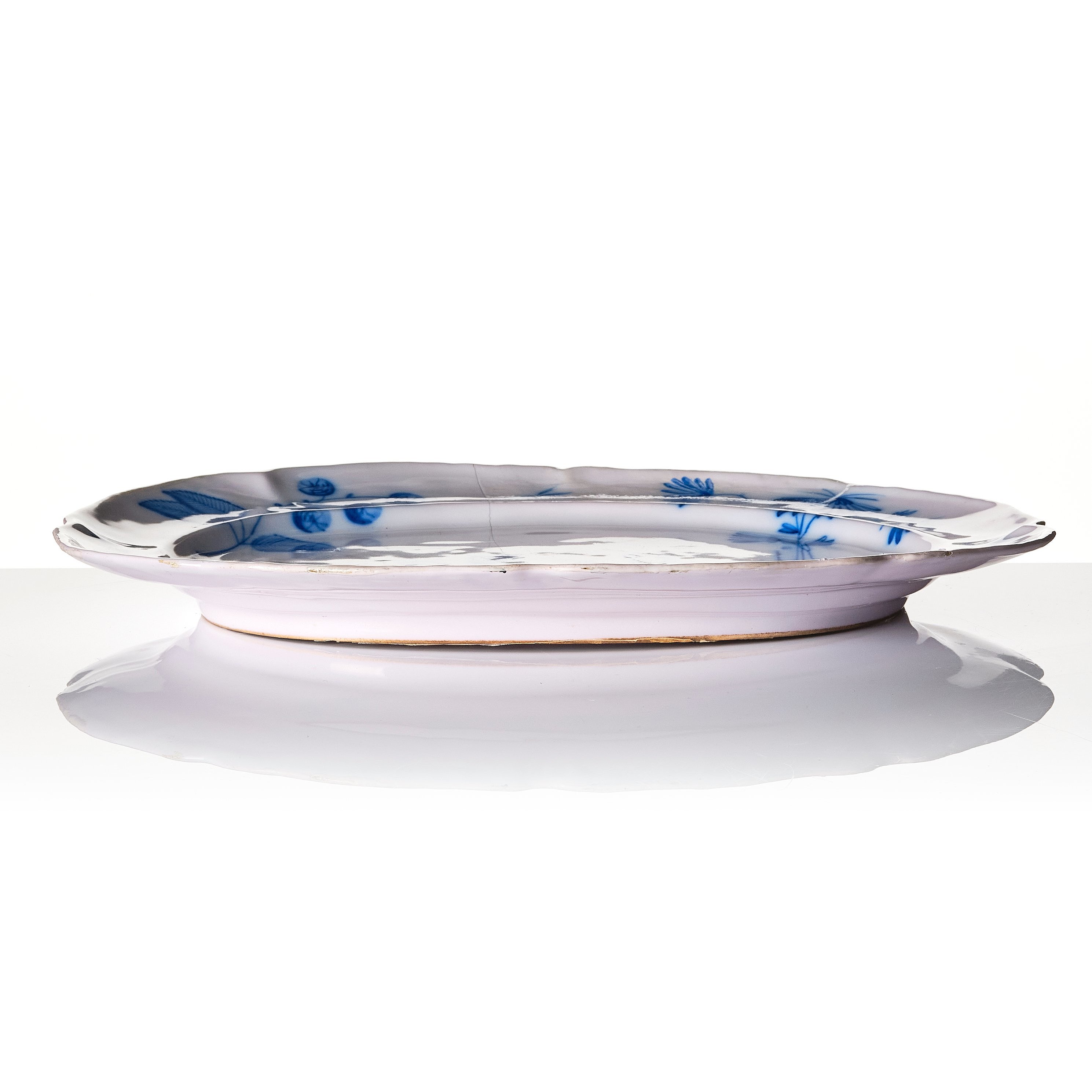 A large Swedish Marieberg faience serving dish, dated 1765. - Bukowskis