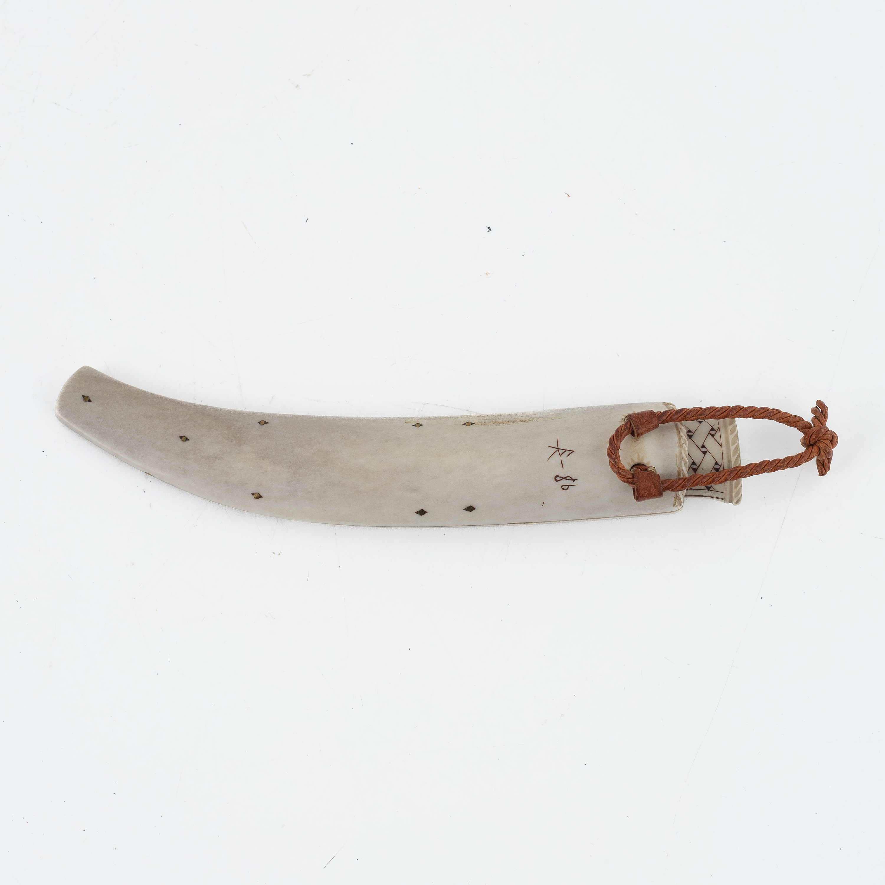 Sven-Åke Risfjell, a reindeer horn knife, signed and dated -86. - Bukowskis
