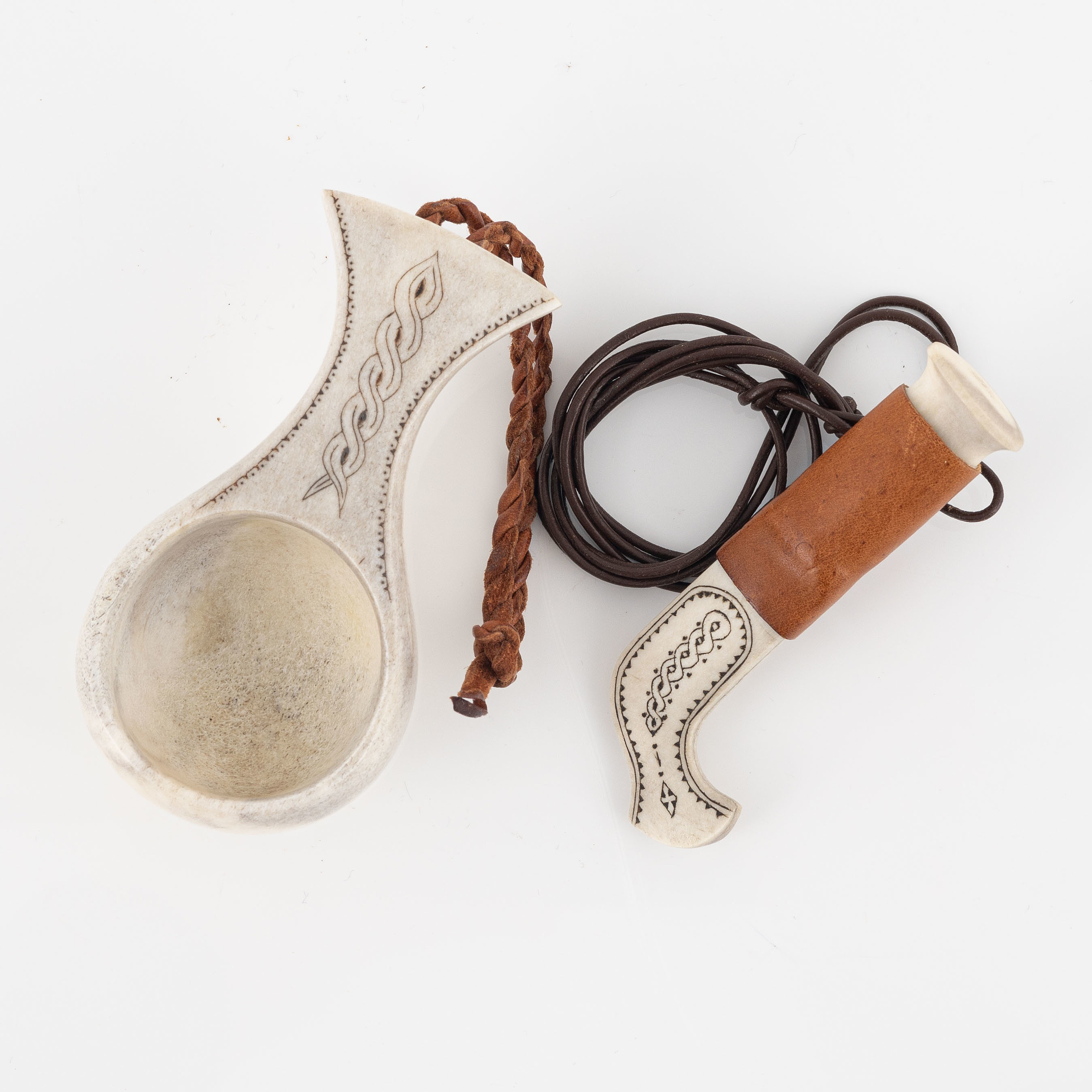 Jan-Erik Skoog smyckeskniv och Per Erik Nilsson, snapskåsa. - Bukowskis