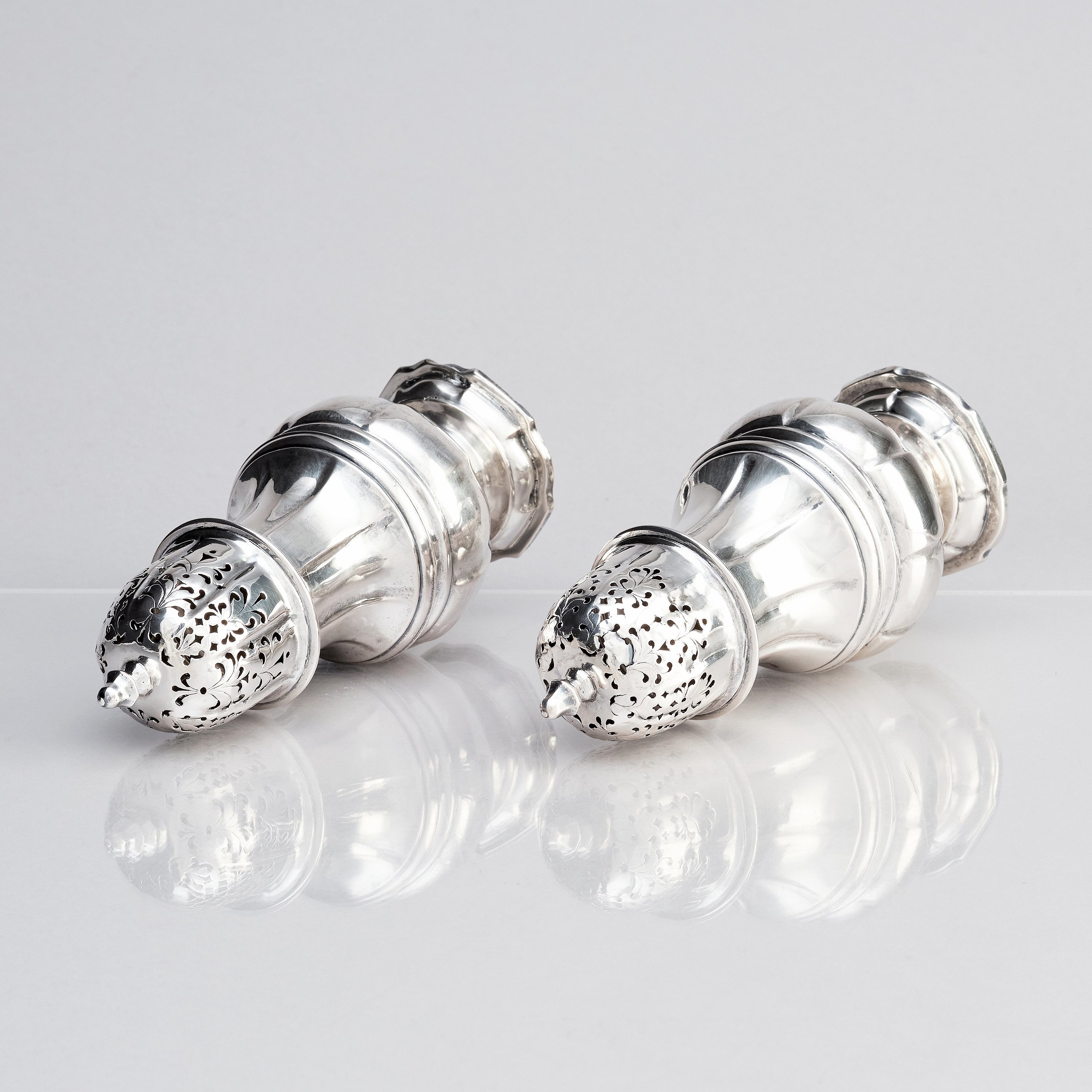 Conrad Gadd och Johan Bergengren, sockerruskor, ett par, silver ...