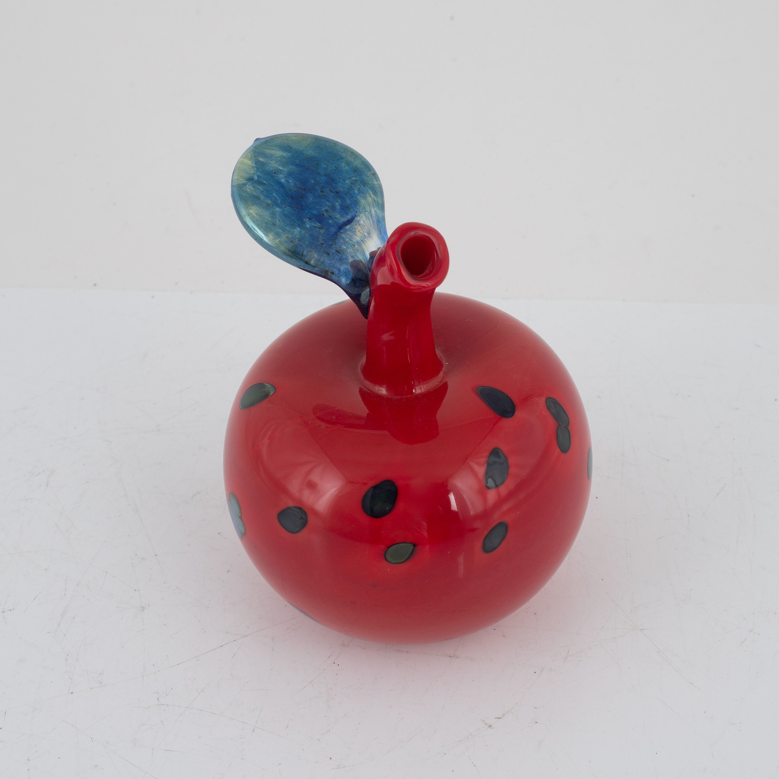 An Oiva Toikka sculpture in glass. Signed Oiva Toikka Nuutajärvi Notsjö ...
