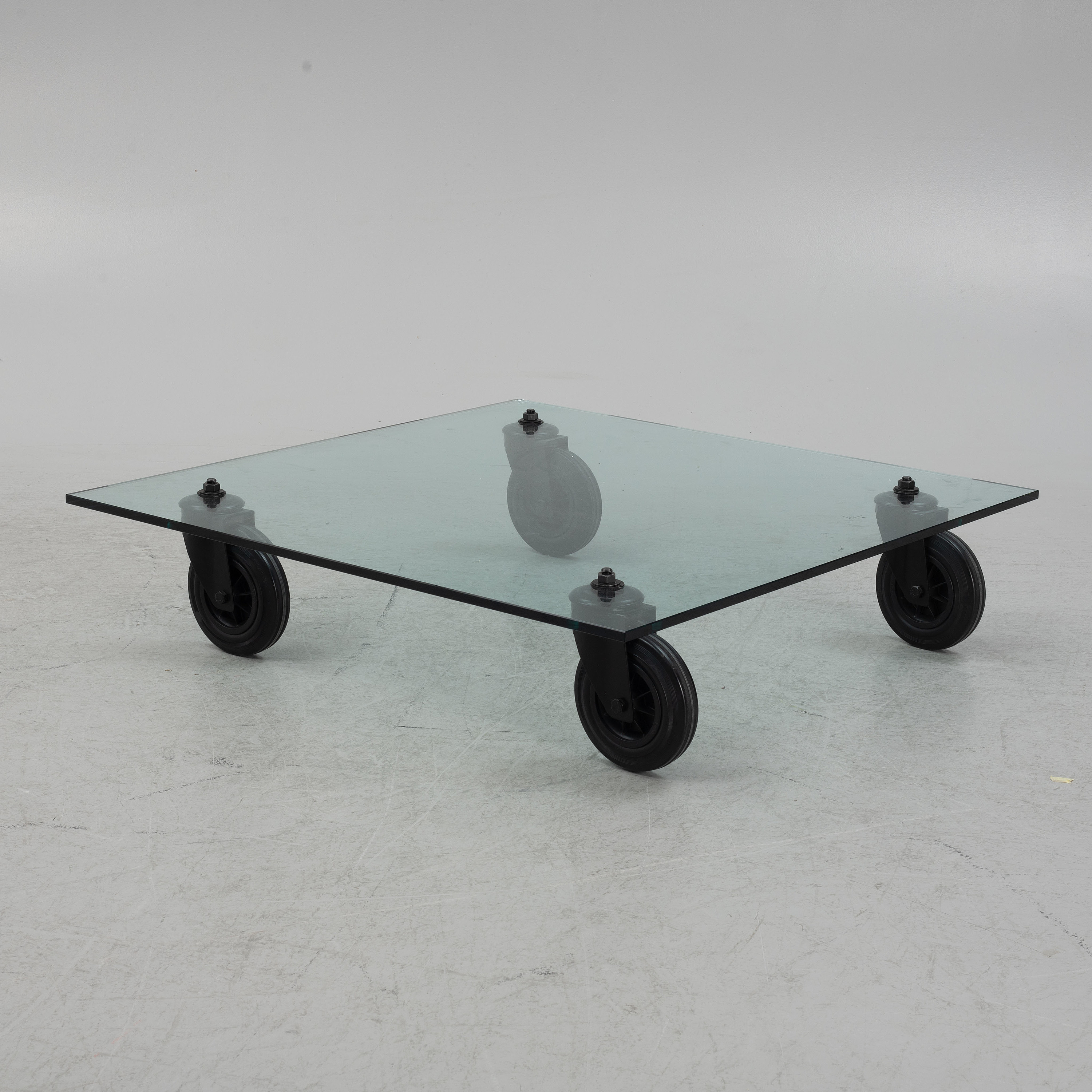 Gae Aulenti, coffee table, "Tavolo con Ruote", Italy. - Bukowskis