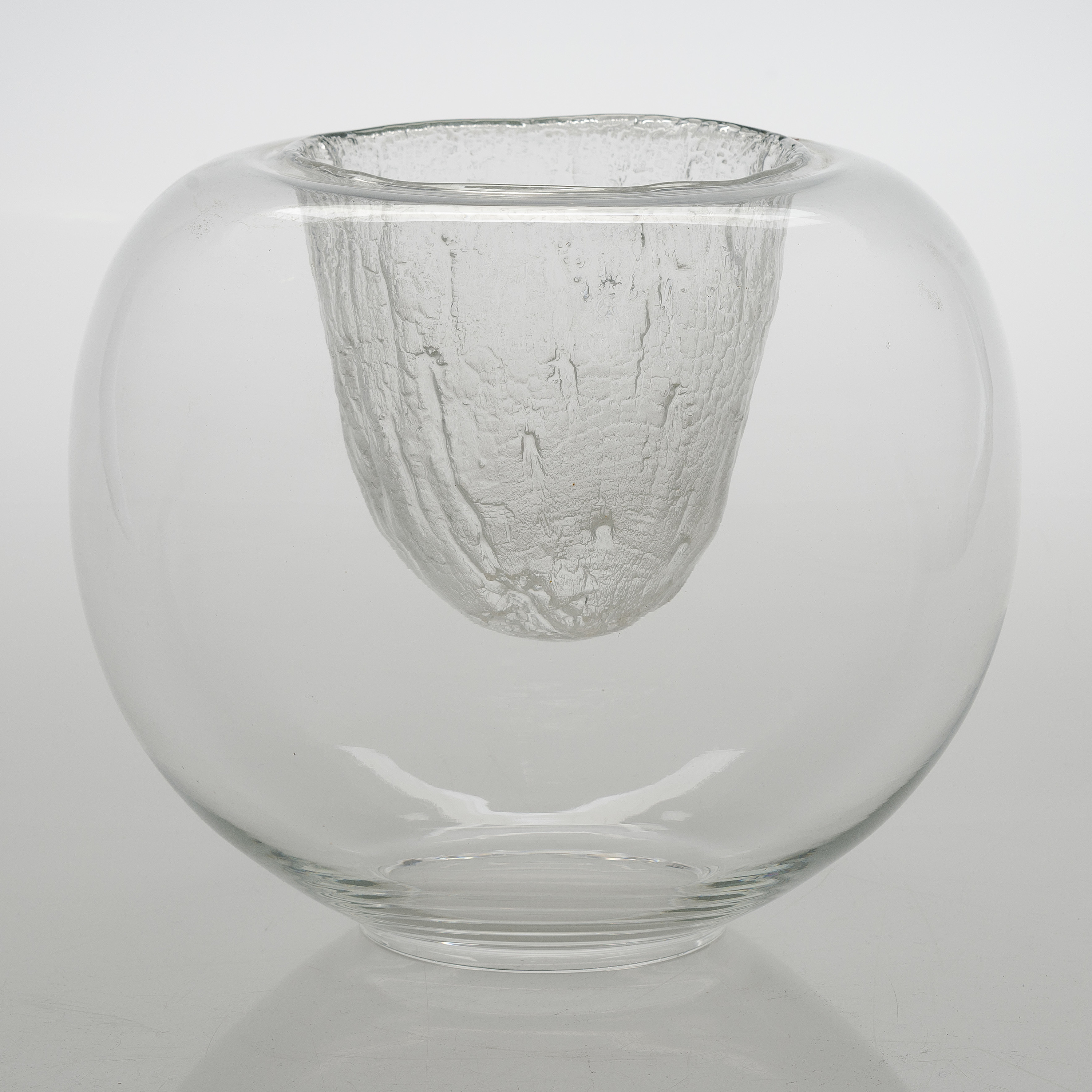 Timo Sarpaneva, an art object from the Finlandia series, signed Timo Sarpaneva 3374. Iittala ...