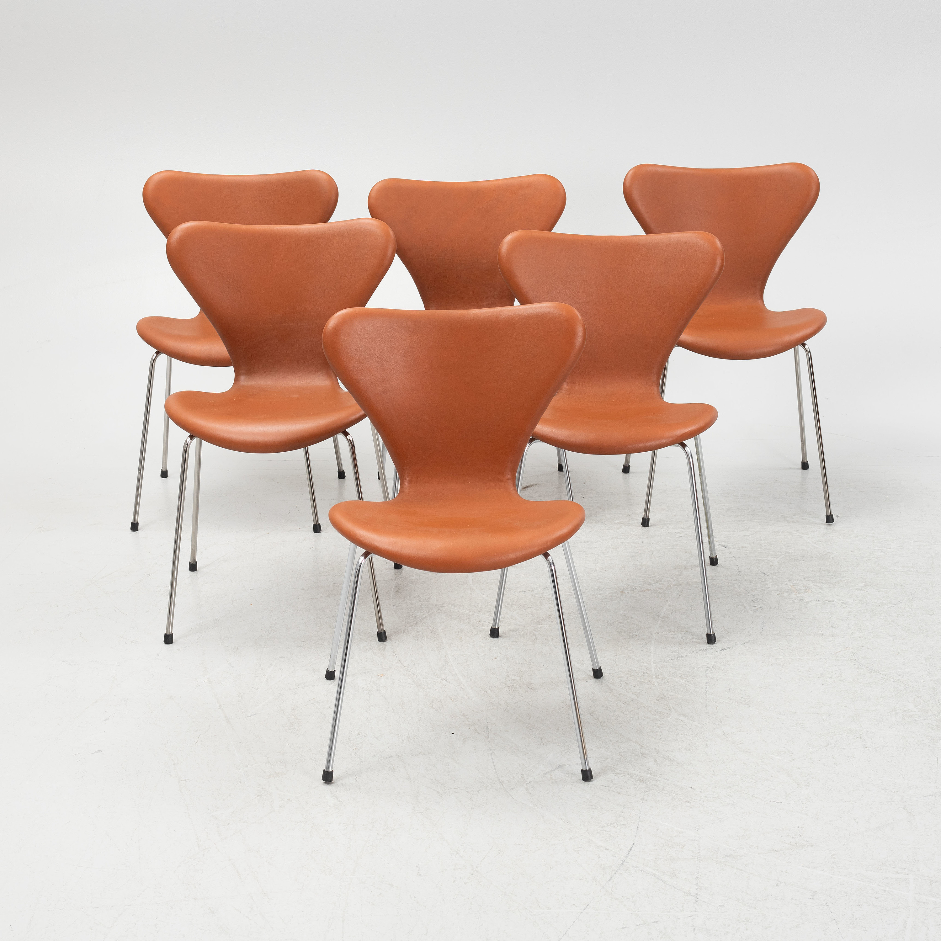 Arne Jacobsen, a set of six model 'Seven' chairs, Fritz Hansen, Denmark ...