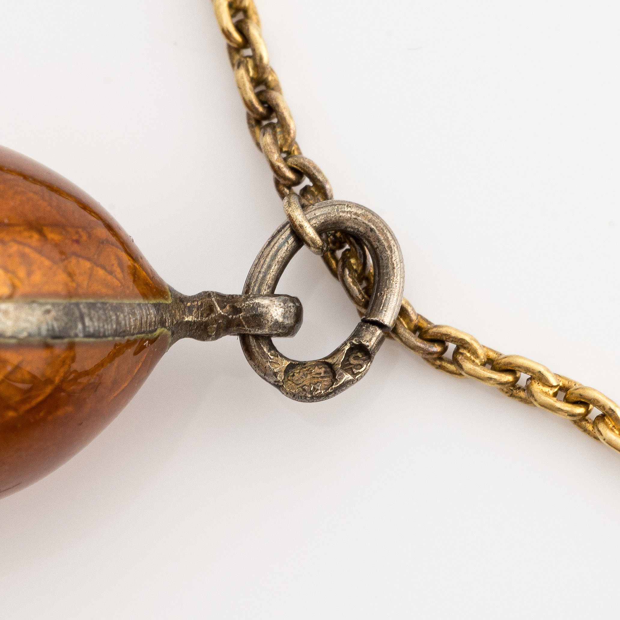 Collier med smyckesägg, 14K guld och metall. - Bukowskis