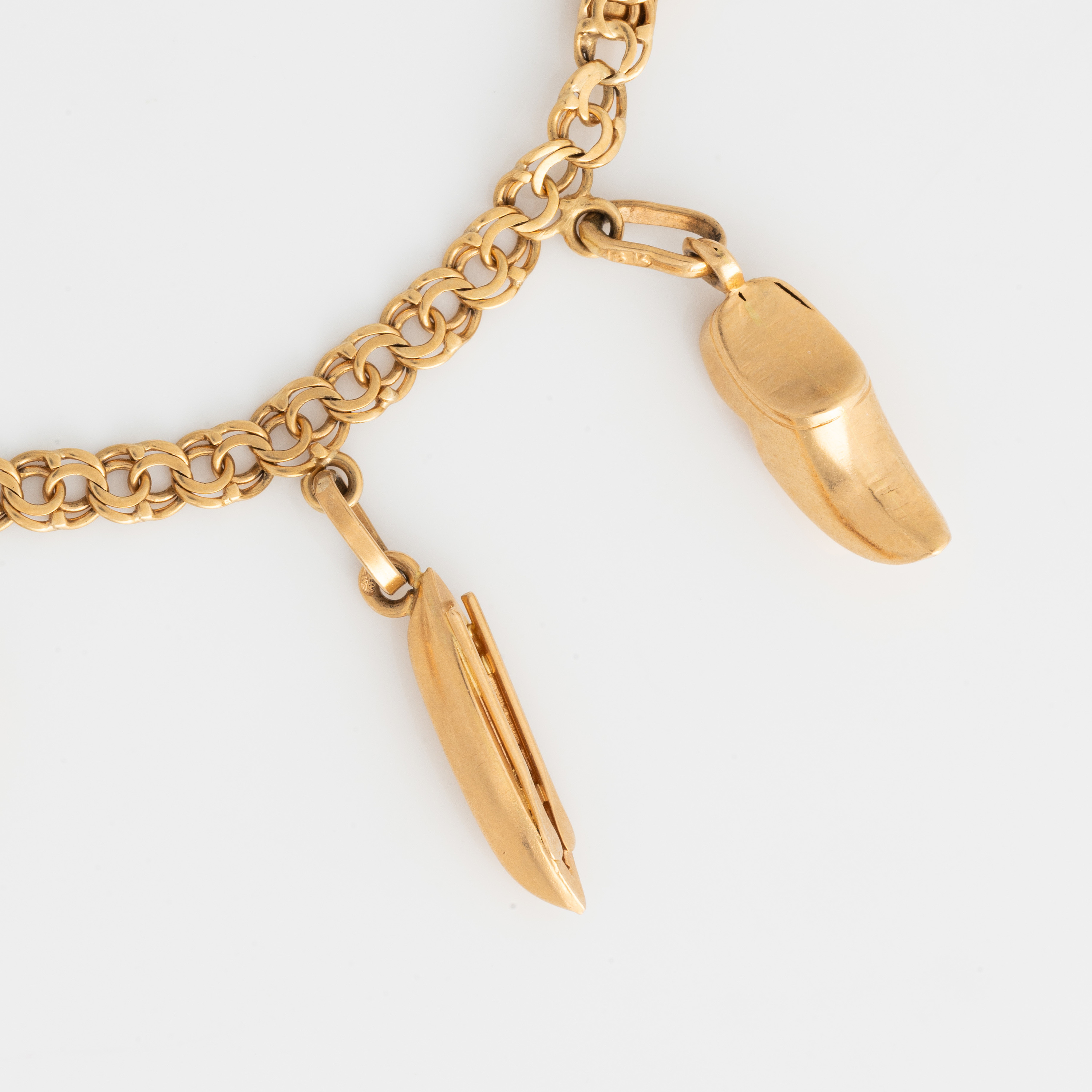 Armband med berlocker 18K guld. - Bukowskis
