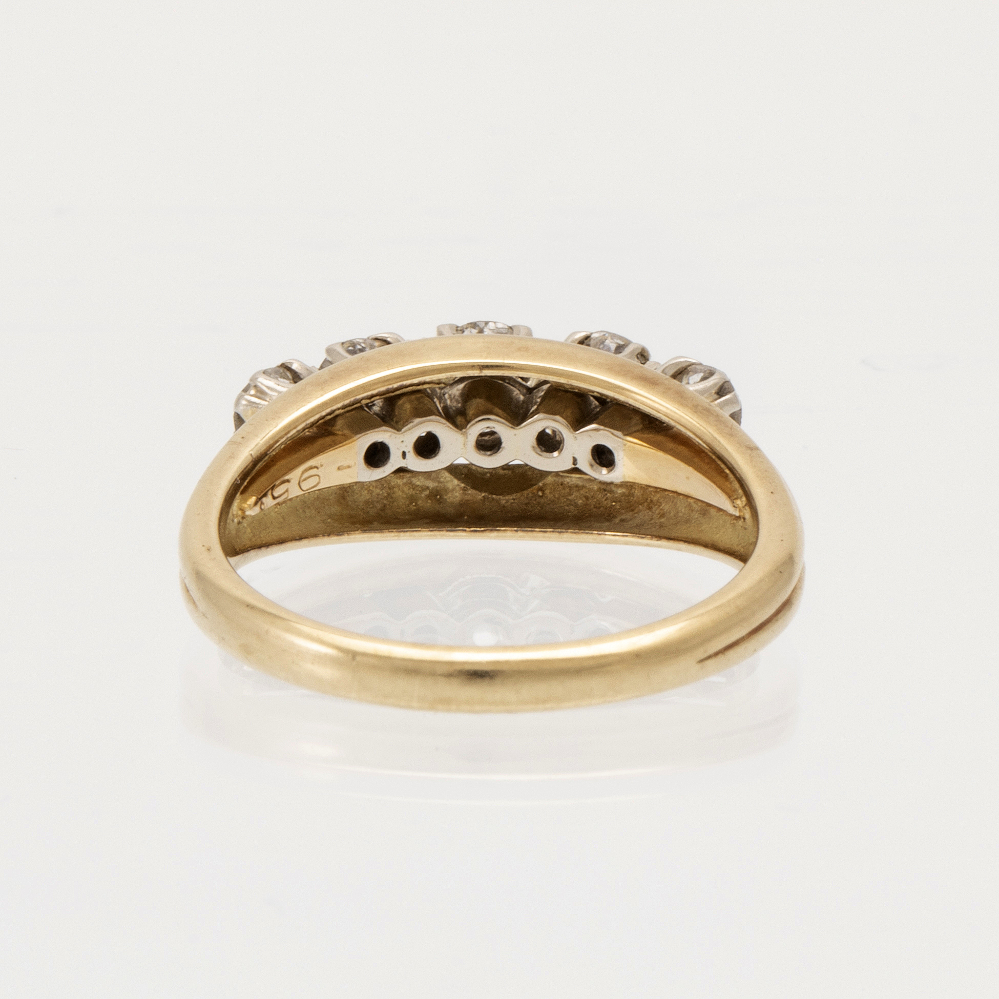 Ring 14K rött och vitt guld med runda gammalslipade diamanter. - Bukowskis