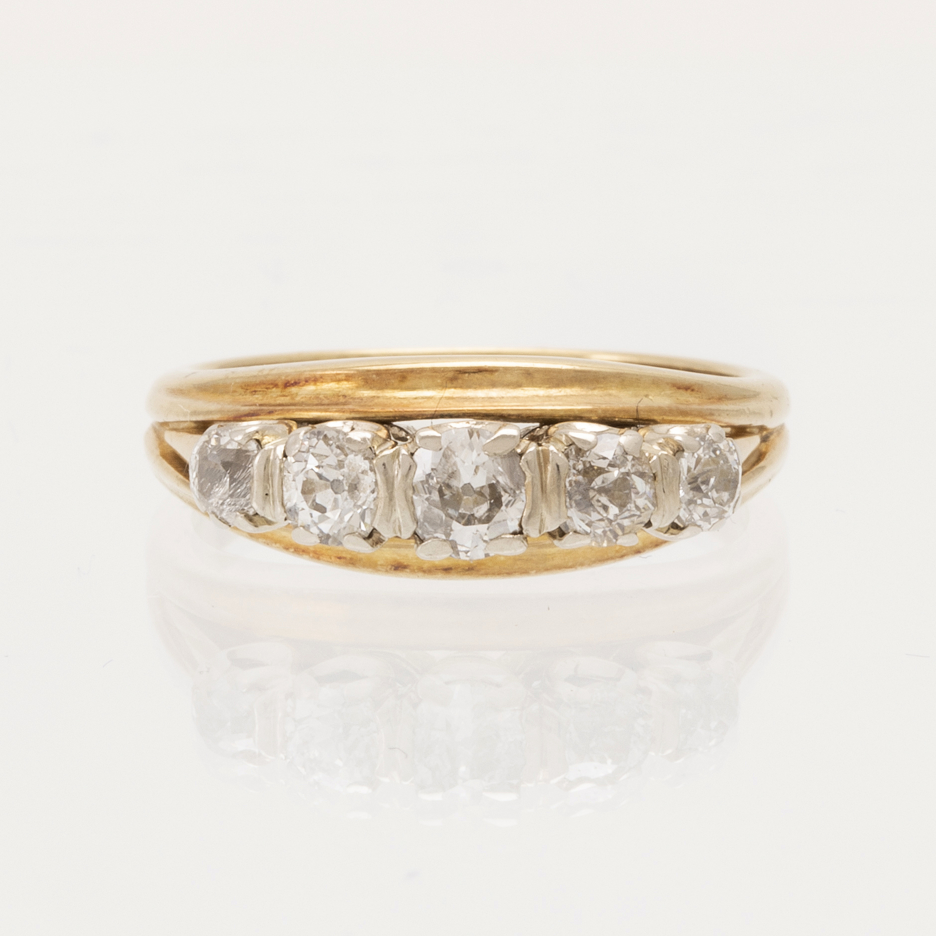 Ring 14K rött och vitt guld med runda gammalslipade diamanter. - Bukowskis