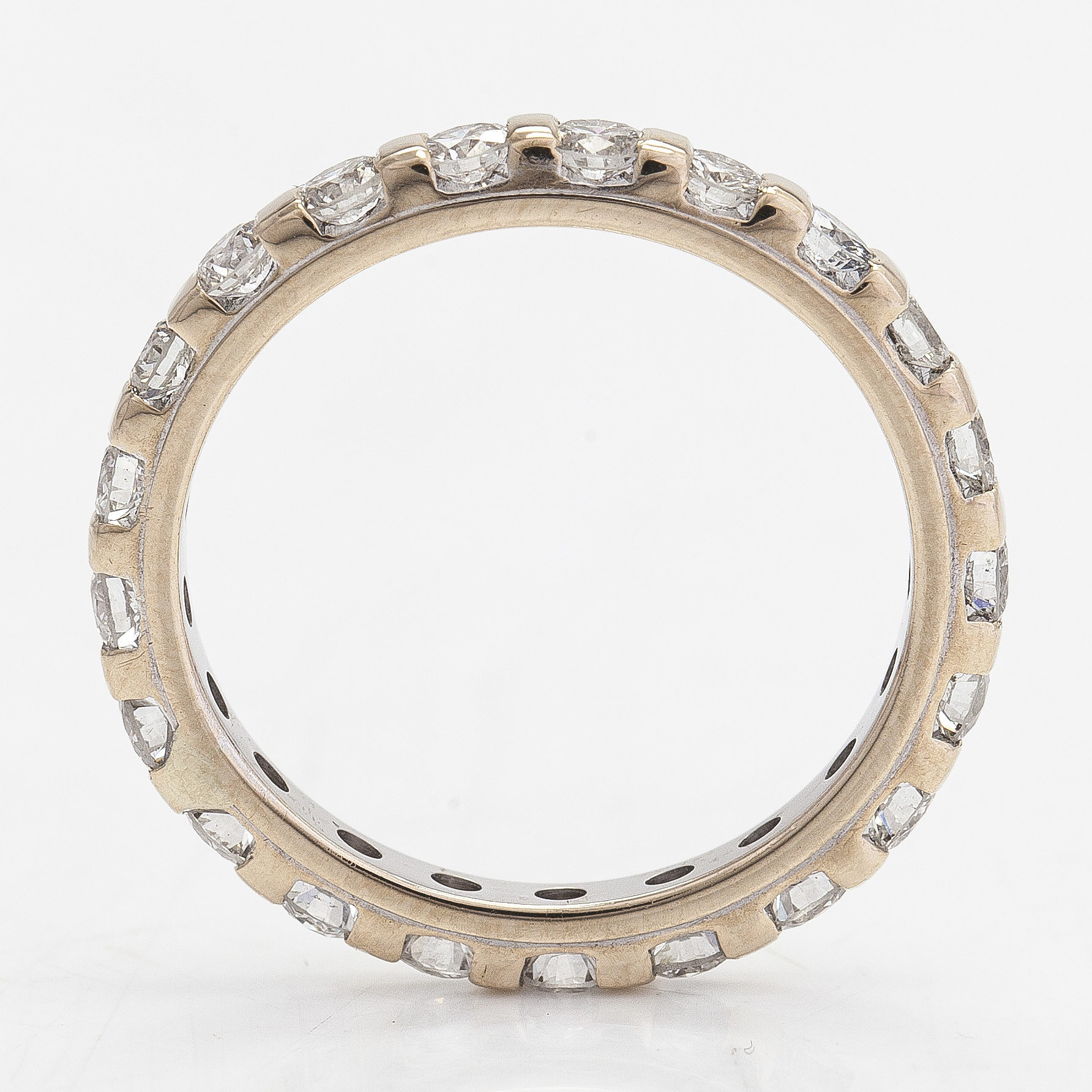 Ring, 18K guld helallians med briljantslipade diamanter, totalt ca 1.05 ct. - Bukowskis
