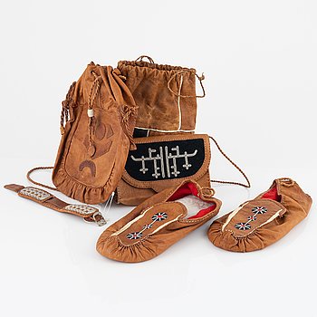 Five Sami leather items, second half of the 20th century. - Bukowskis