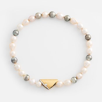 Ole Lynggaard clasp in 18K gold with a round brilliant-cut diamond ...