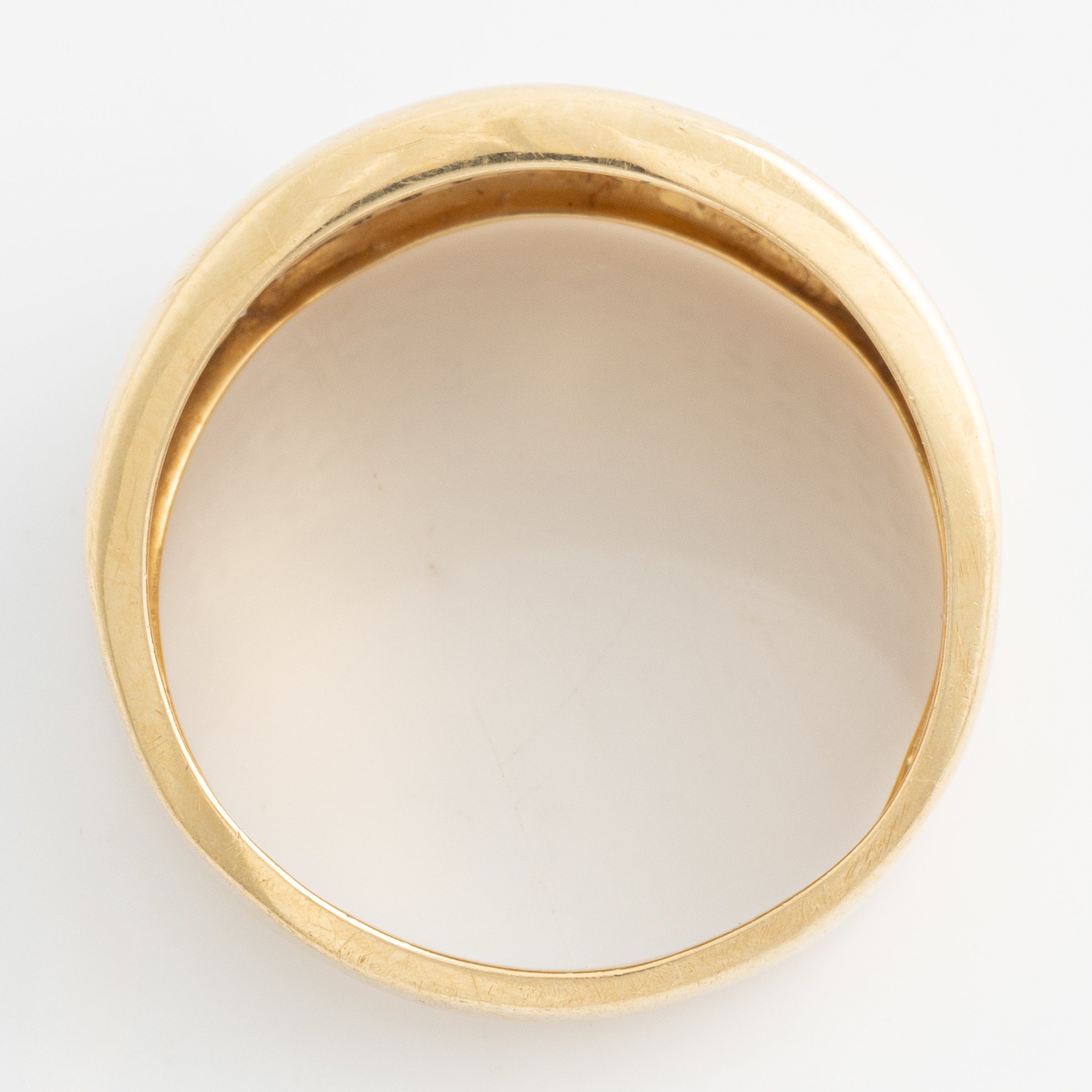 Ring, guld, med små diamanter. - Bukowskis