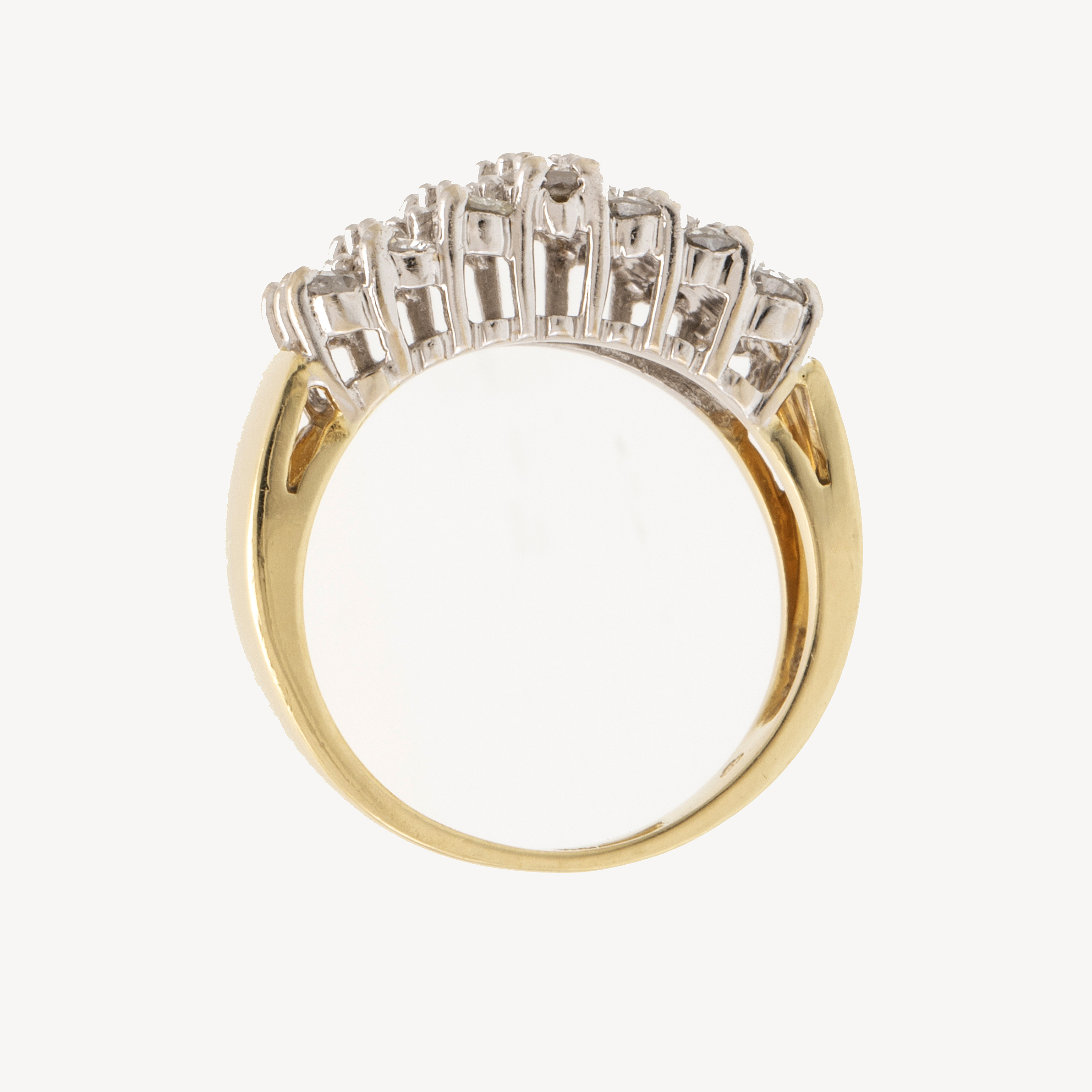 Ring 18K vitt och rött guld med runda briljantslipade diamanter. - Bukowskis