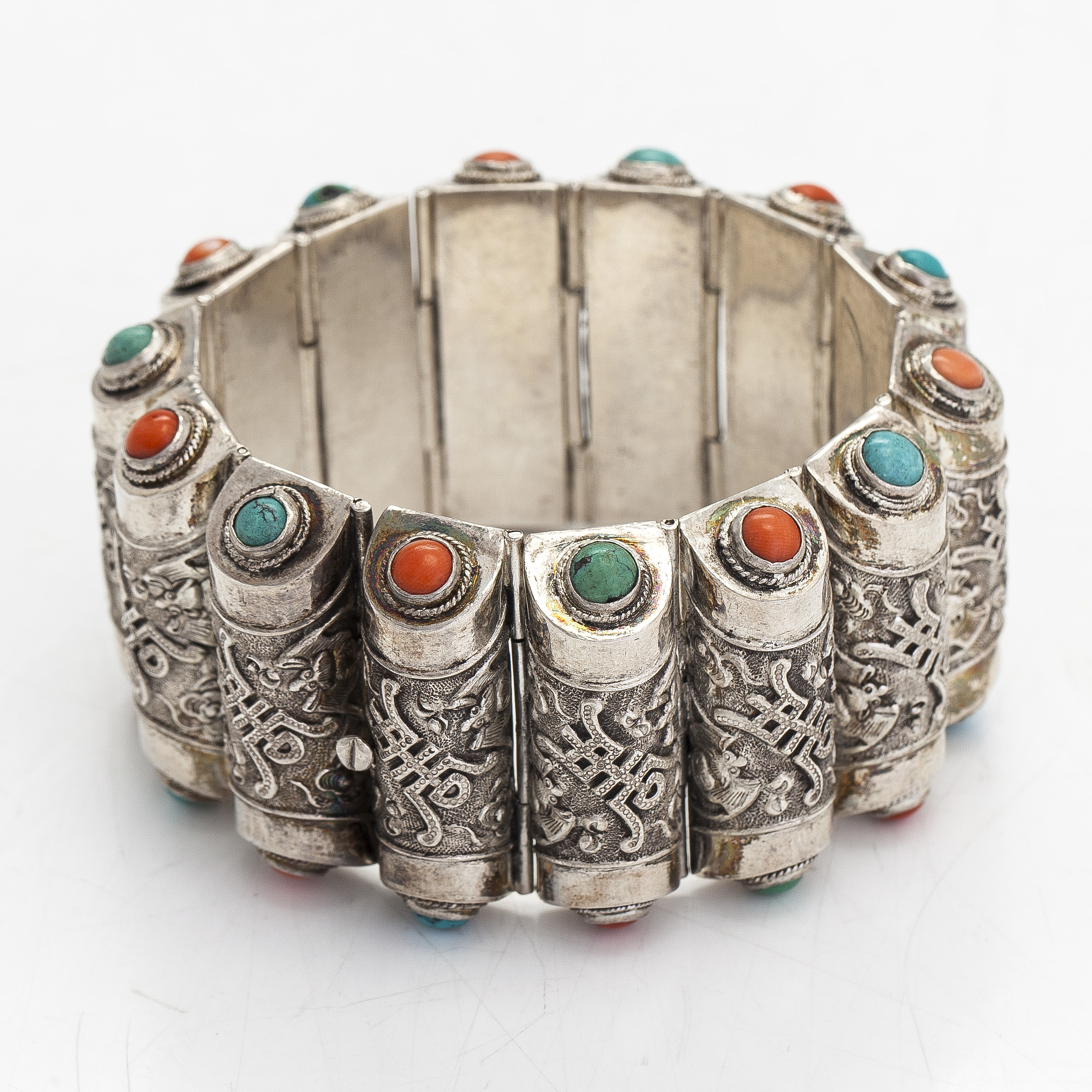Armband, silver med turkoser och koraller. Kina, finska ...