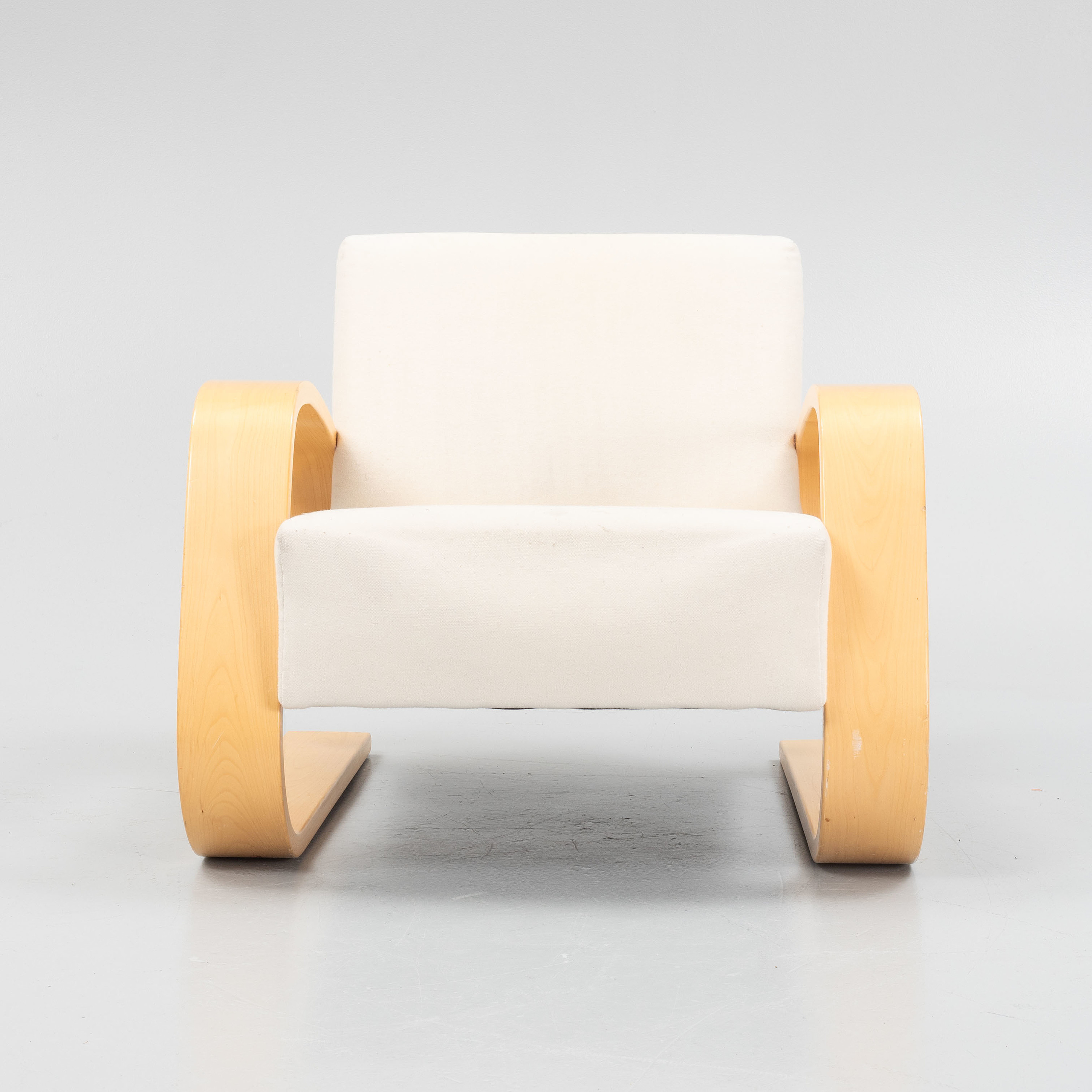 Alvar Aalto, fåtölj, "Tank chair", modell 400, Artek, Finland, 2006. - Bukowskis