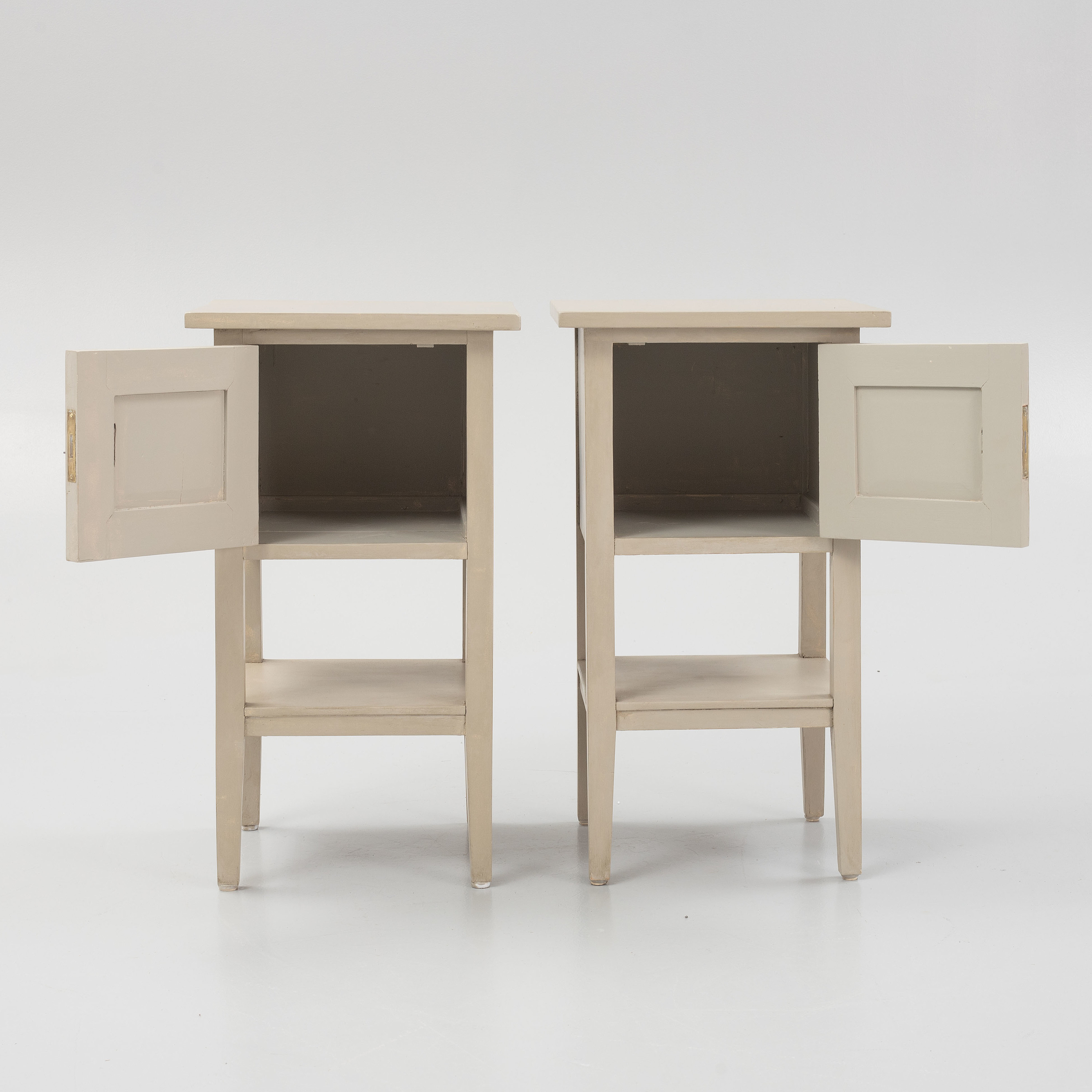 Bedside tables, a pair, first half of the 20th century. - Bukowskis