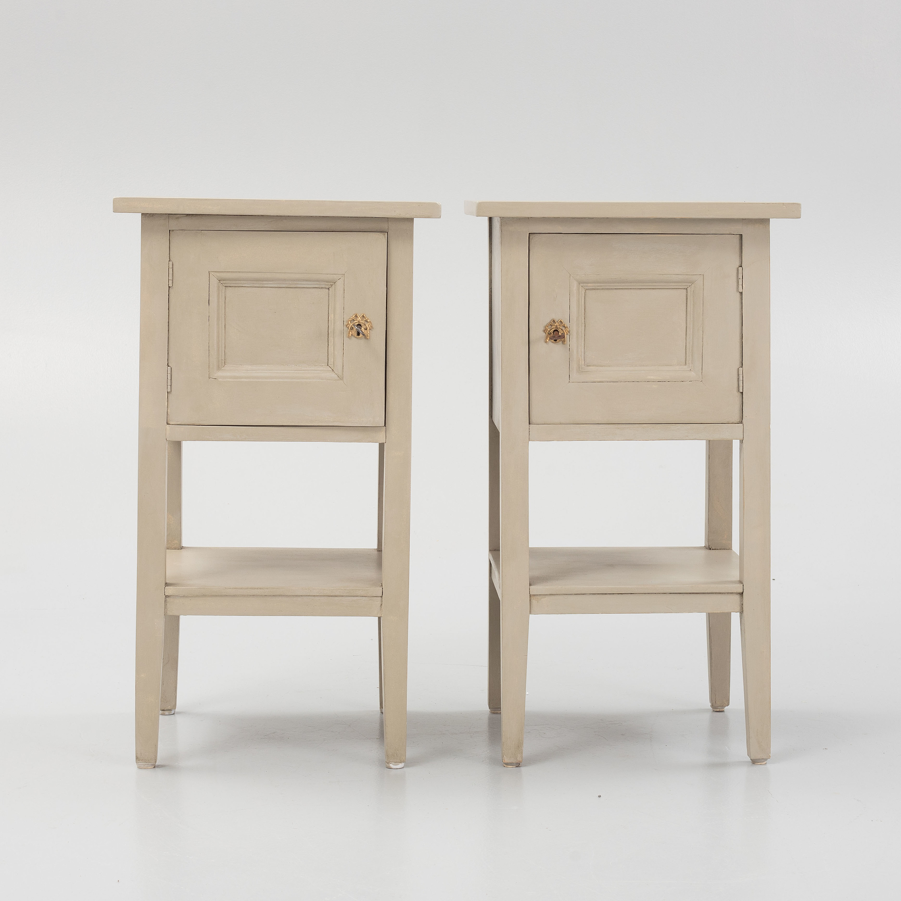 Bedside tables, a pair, first half of the 20th century. - Bukowskis