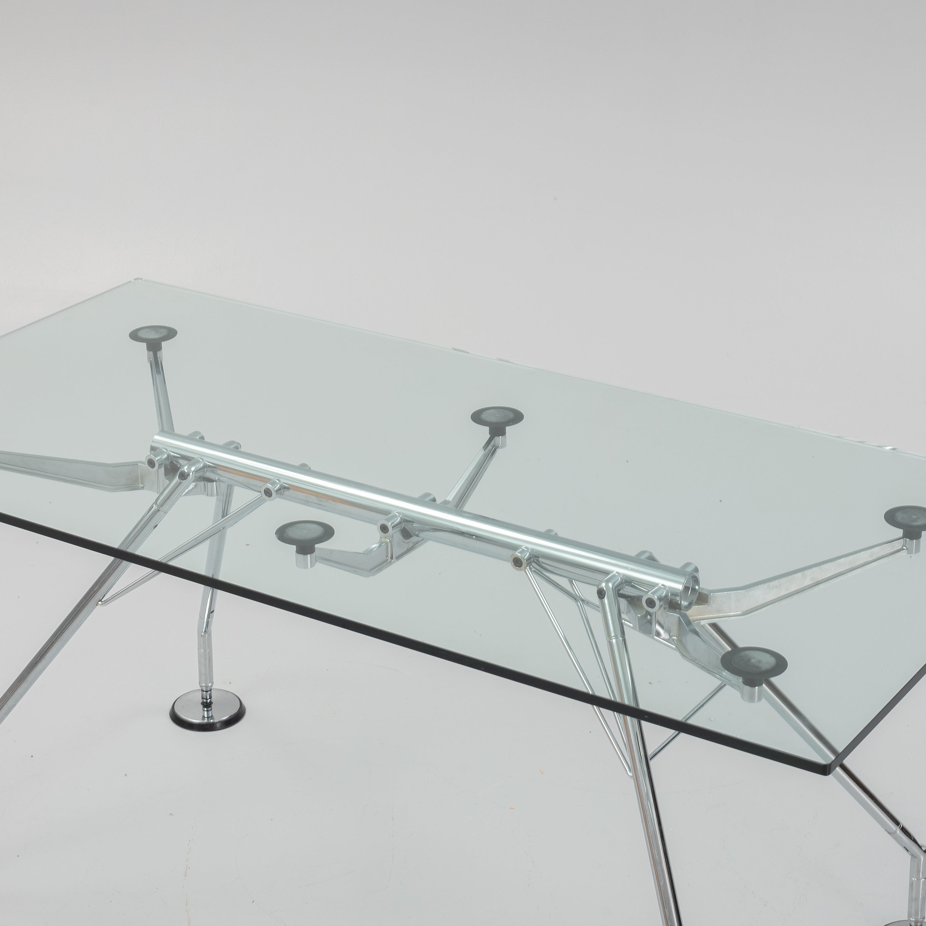 Norman Foster, bord, "Nomos system", Tecno. - Bukowskis