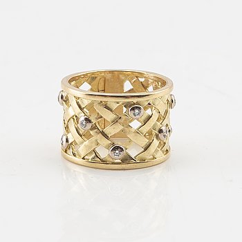 Ole Lynggaard, "Flet" ring in 18K gold with round brilliant-cut ...