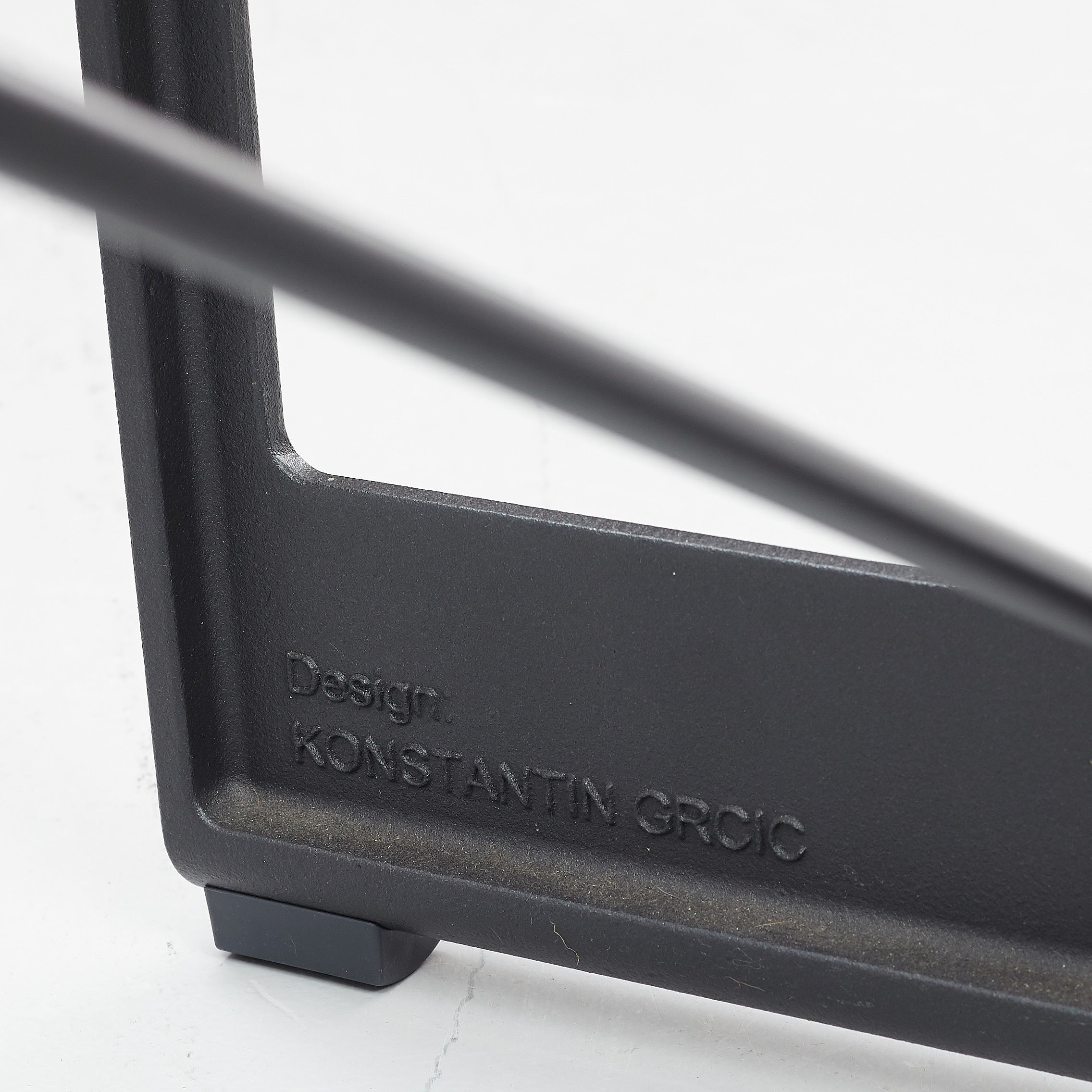 Konstantin Grcic, bord, "Brut", Magis, Italien. - Bukowskis