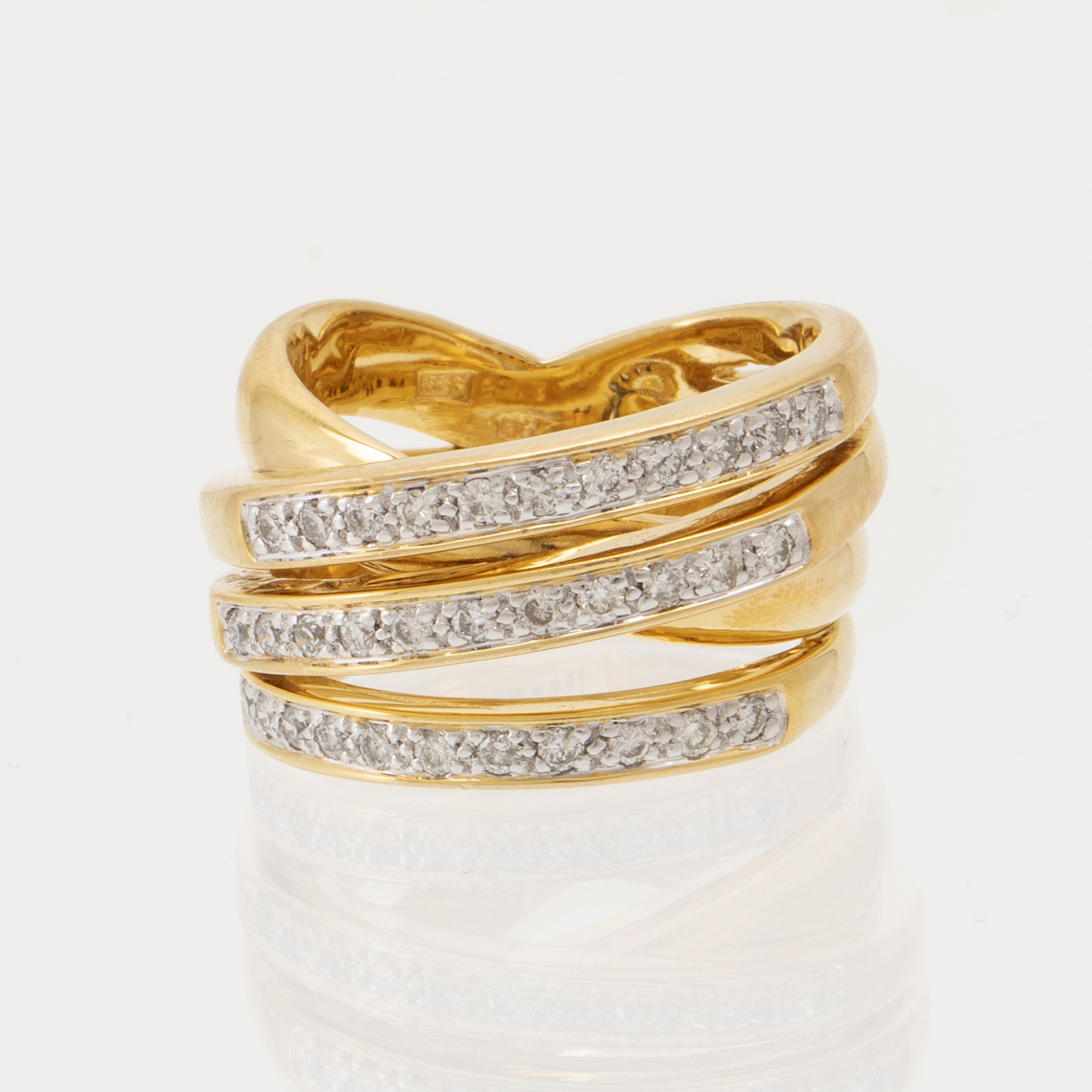 Ring 18K guld med runda briljantslipade diamanter. - Bukowskis