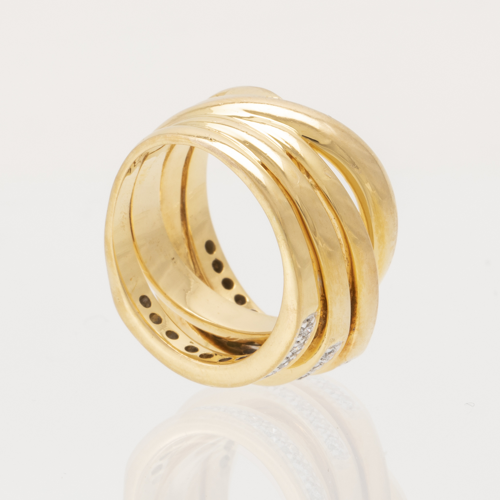 Ring 18K guld med runda briljantslipade diamanter. - Bukowskis