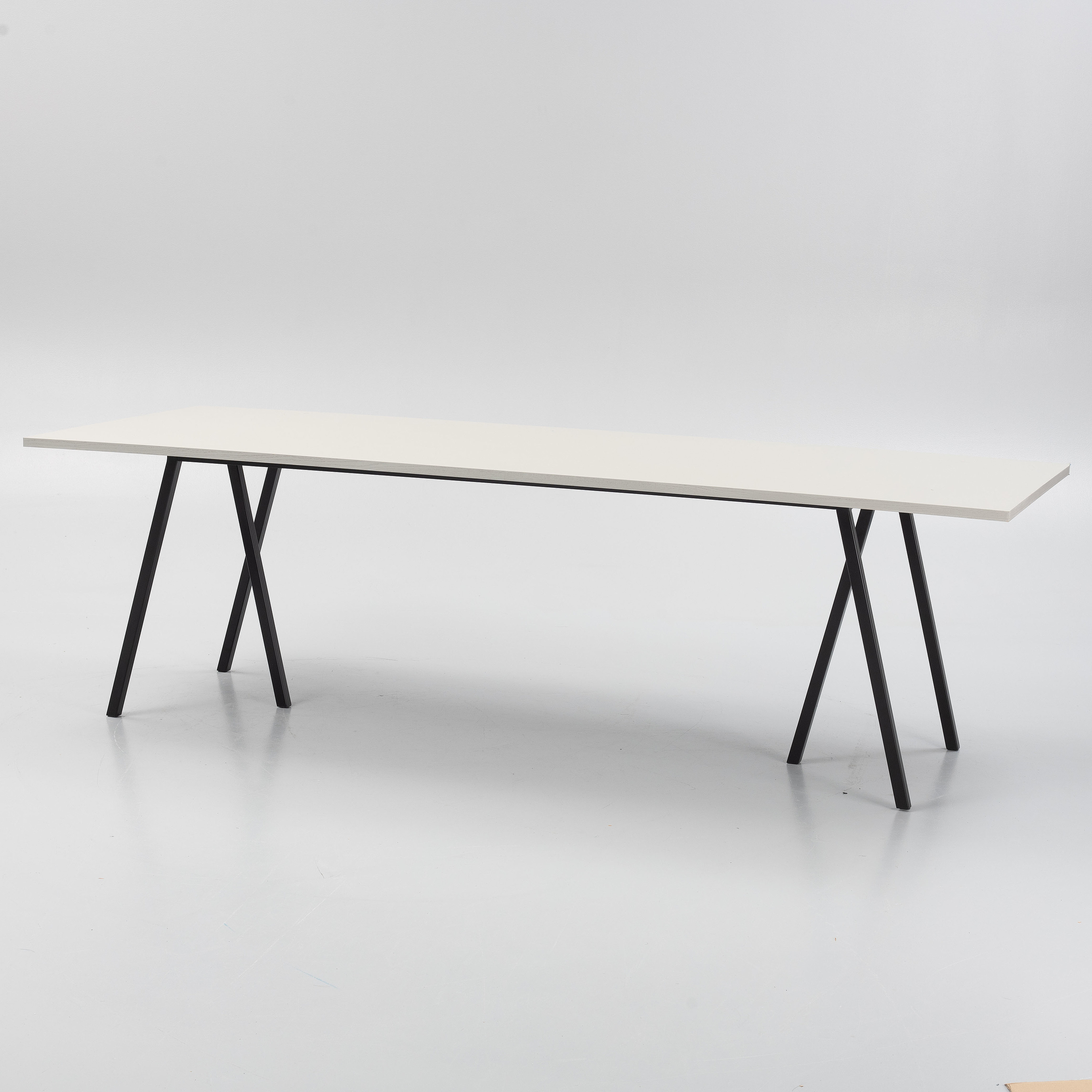 Leif Jørgensen, "Loop Stand Table", HAY, Denmark. - Bukowskis