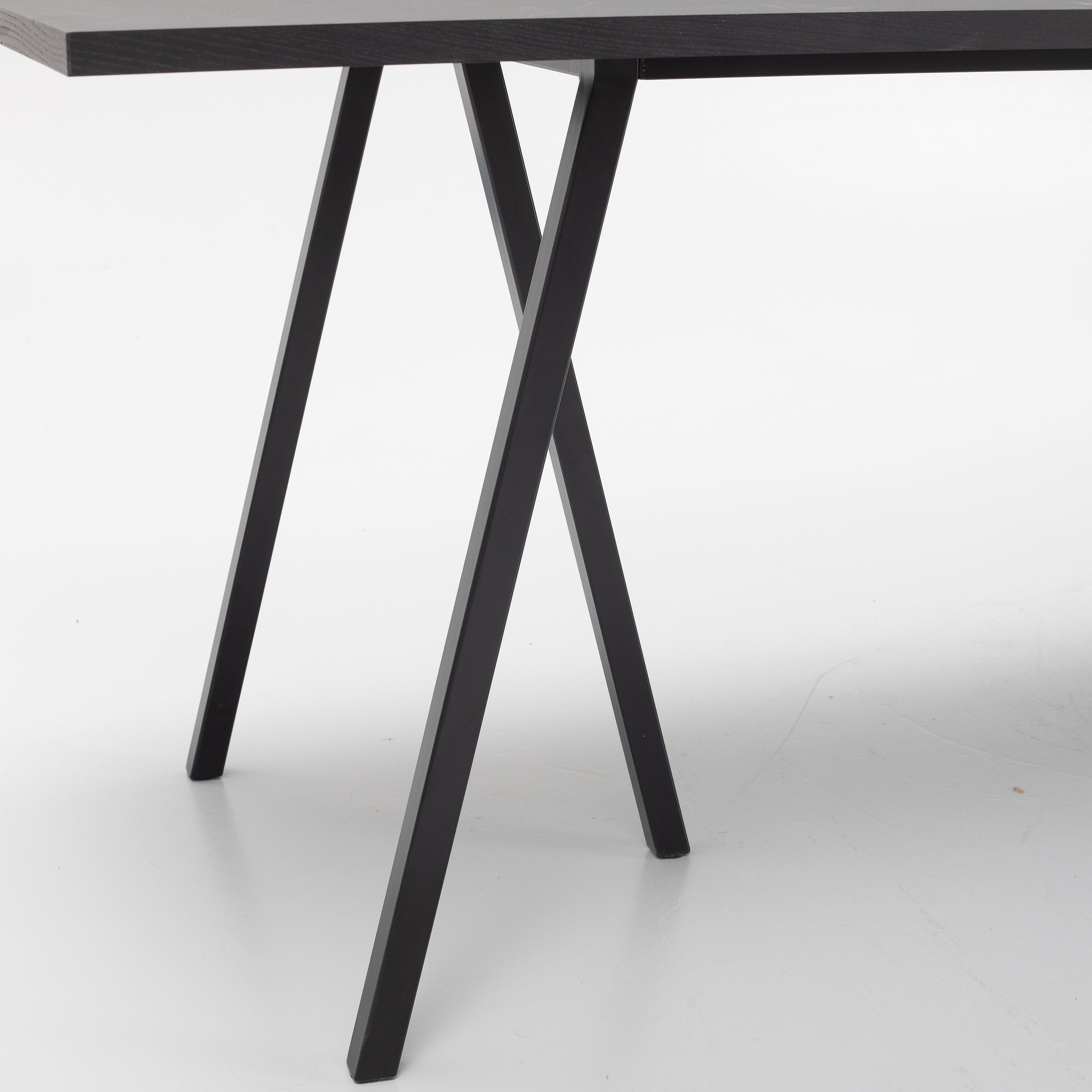 Leif Jørgensen, "Loop Stand Table", HAY, Denmark. - Bukowskis