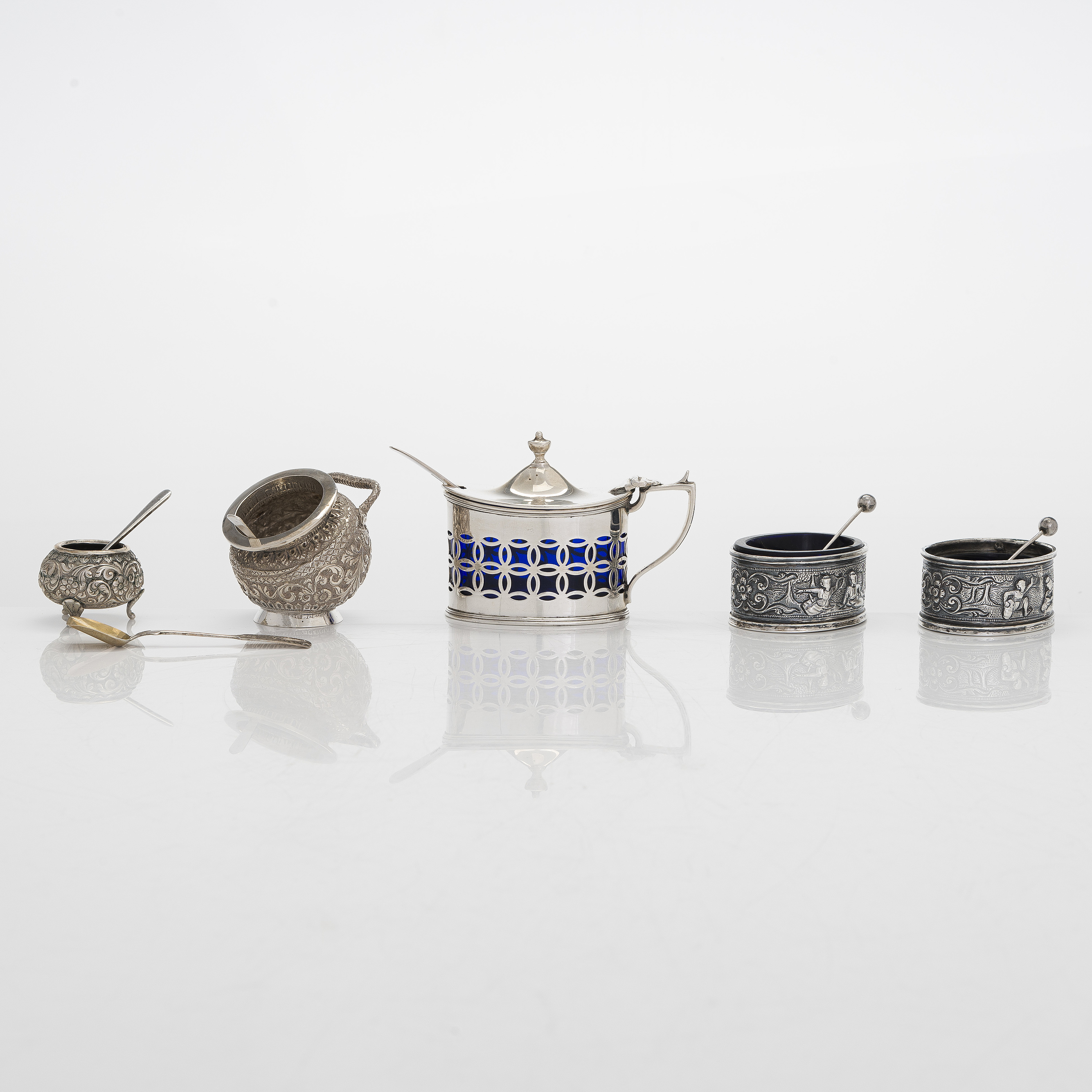 Senapsburk och -sked, saltkar och saltskedar, silver, totalt 11 delar ...