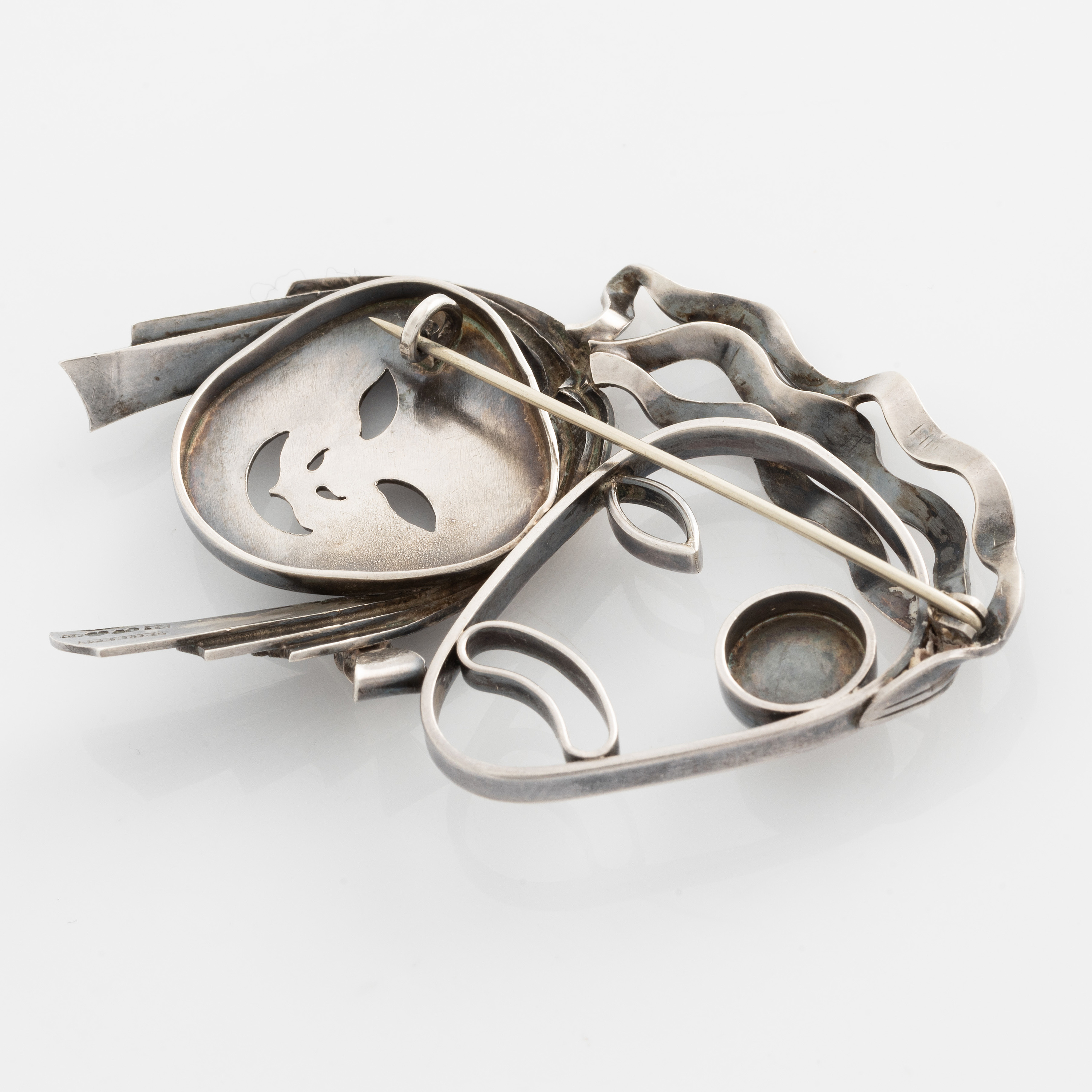 Atelier Borgila, brooch, silver, in the shape of masks. - Bukowskis