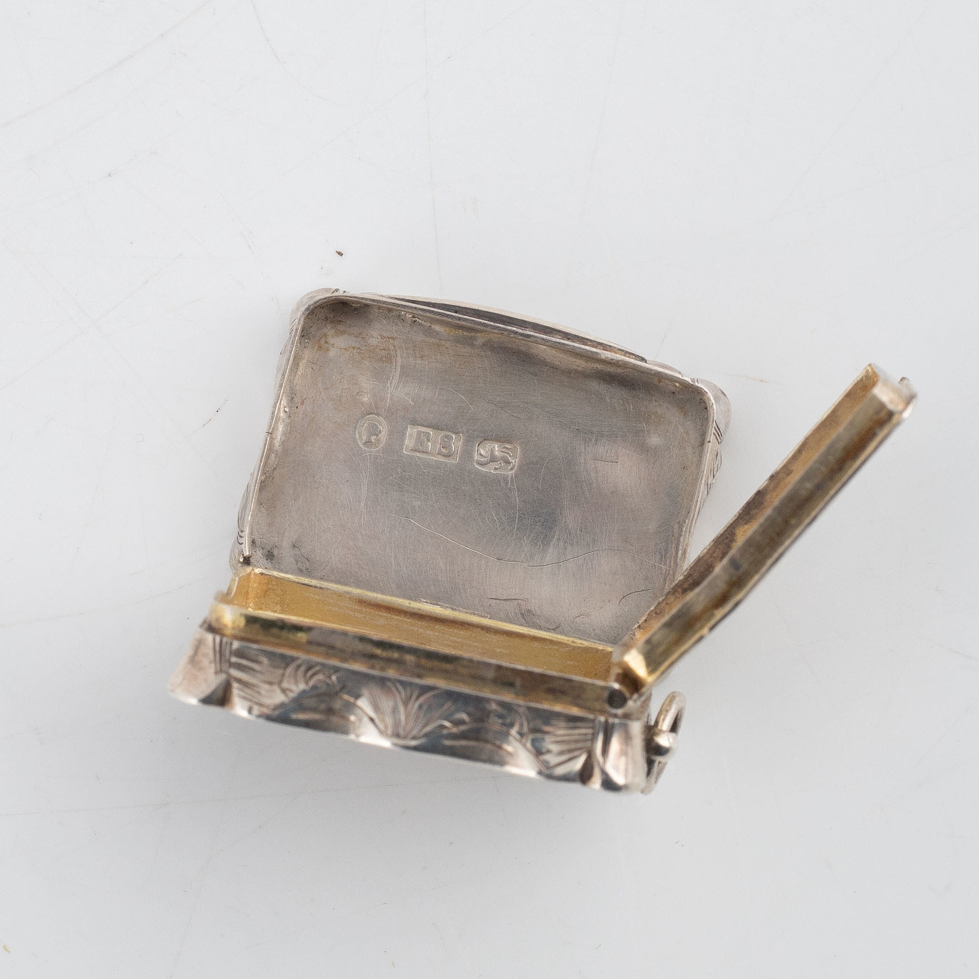 Four silver snuff boxes, including England. - Bukowskis