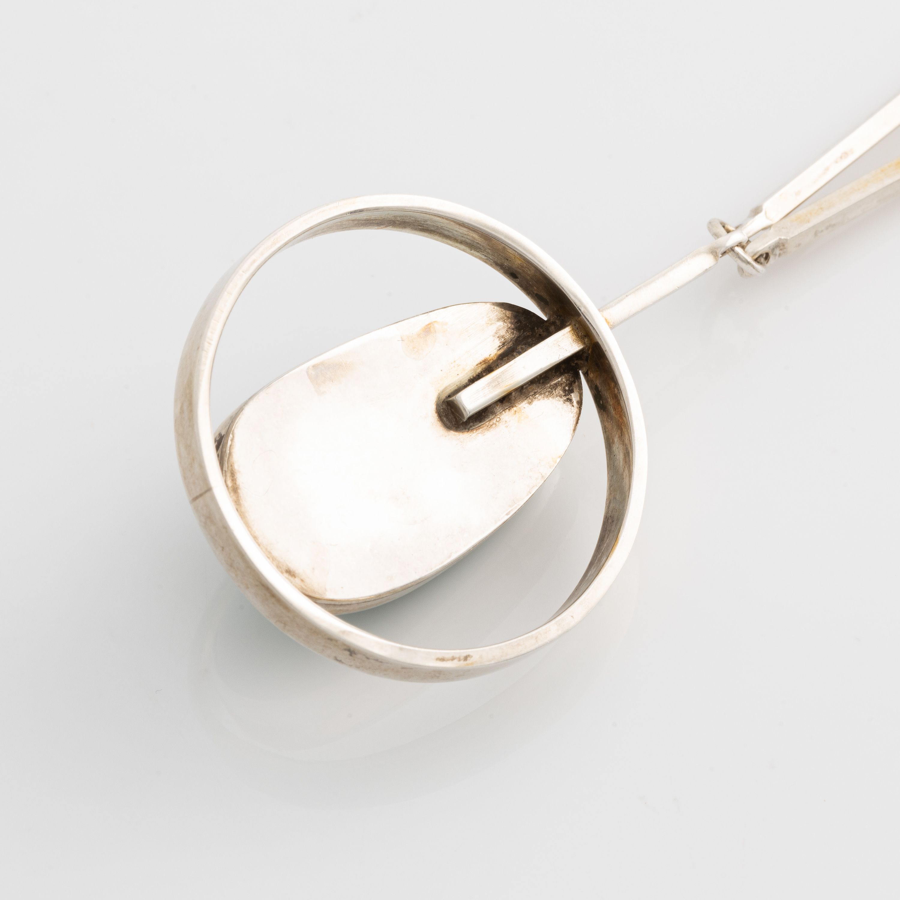 Isaac Cohen, collier silver med grön sten. - Bukowskis