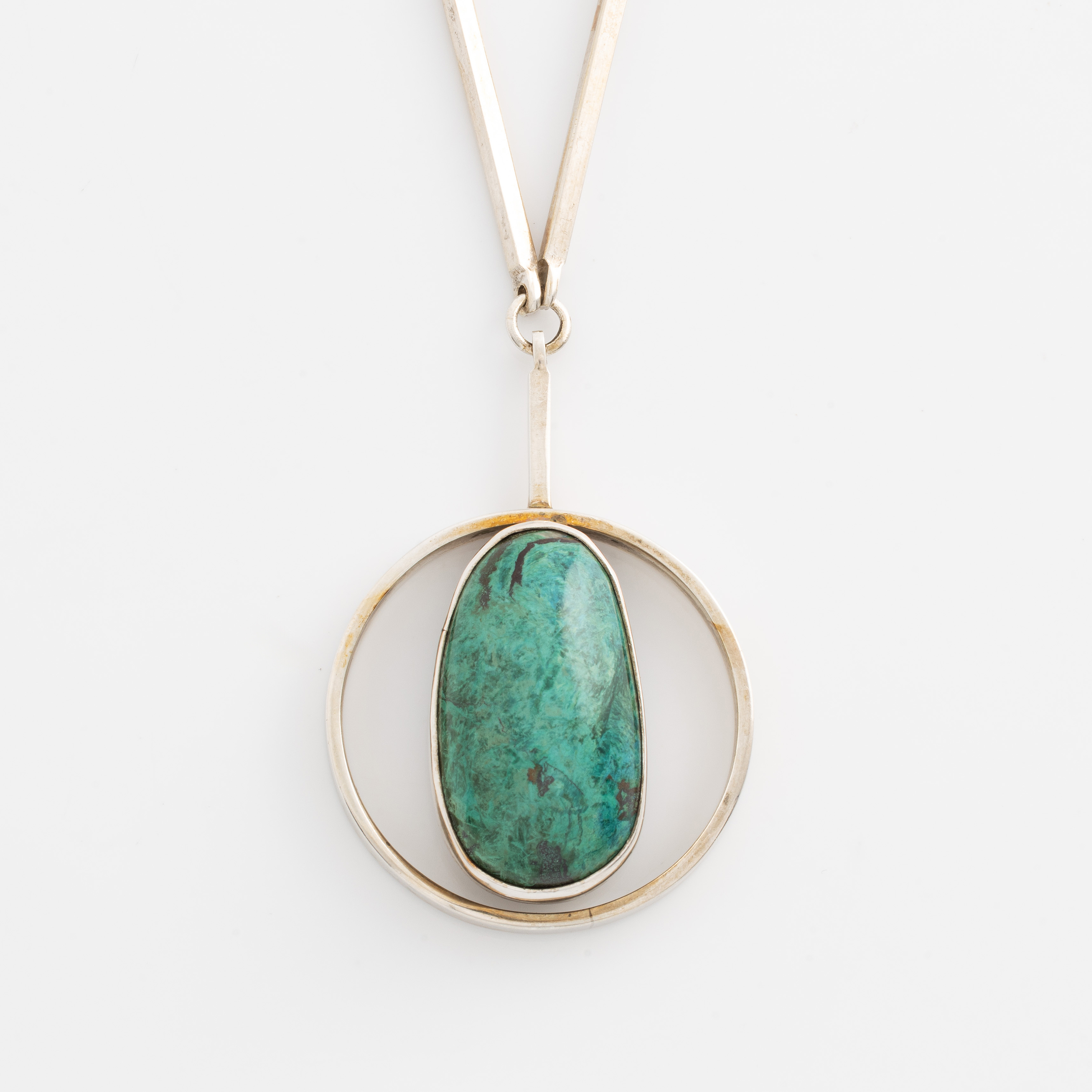 Isaac Cohen, collier silver med grön sten. - Bukowskis