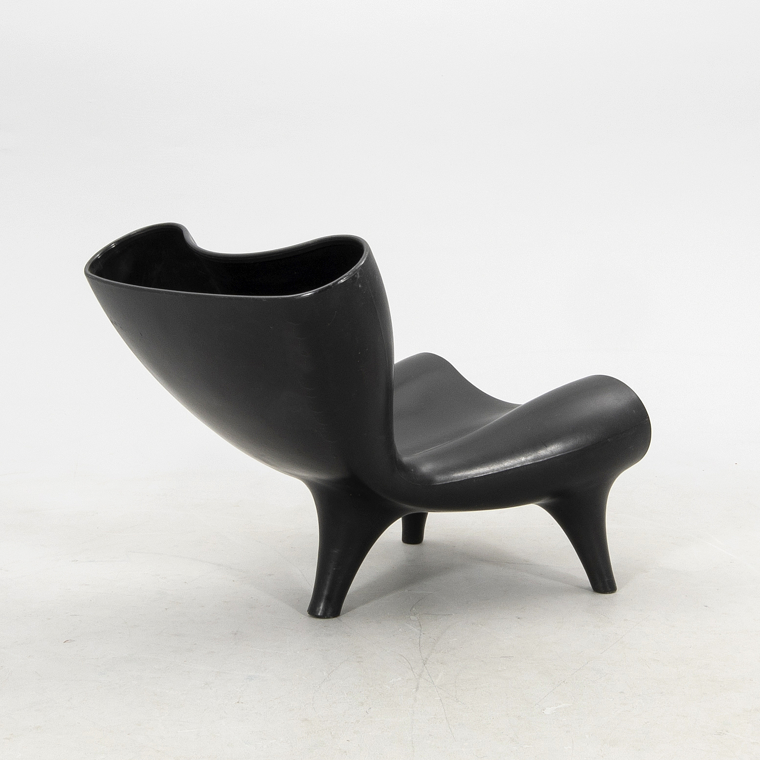 Marc Newson, fåtölj "Orgone", formgiven år 1993. - Bukowskis