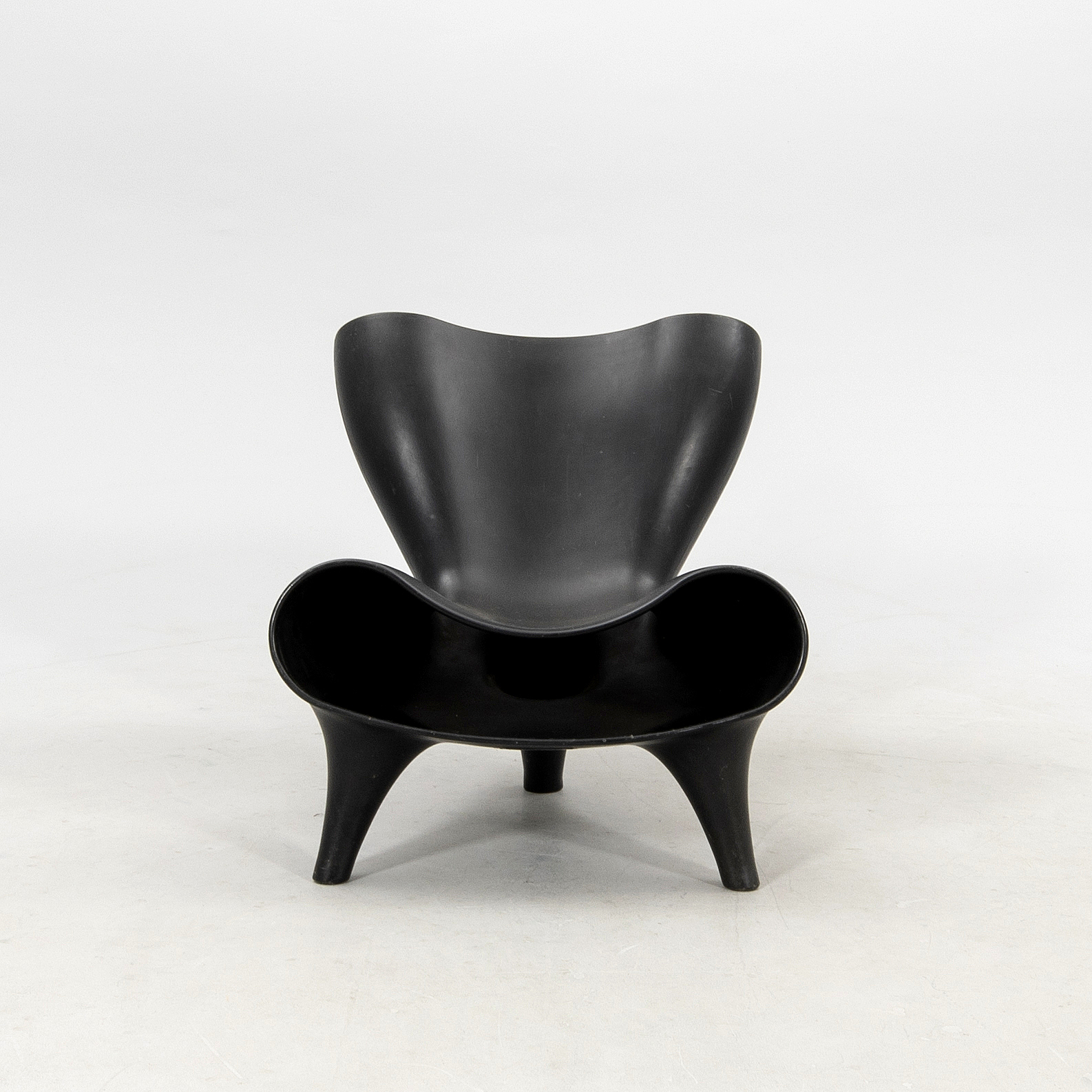 Marc Newson, fåtölj "Orgone", formgiven år 1993. - Bukowskis