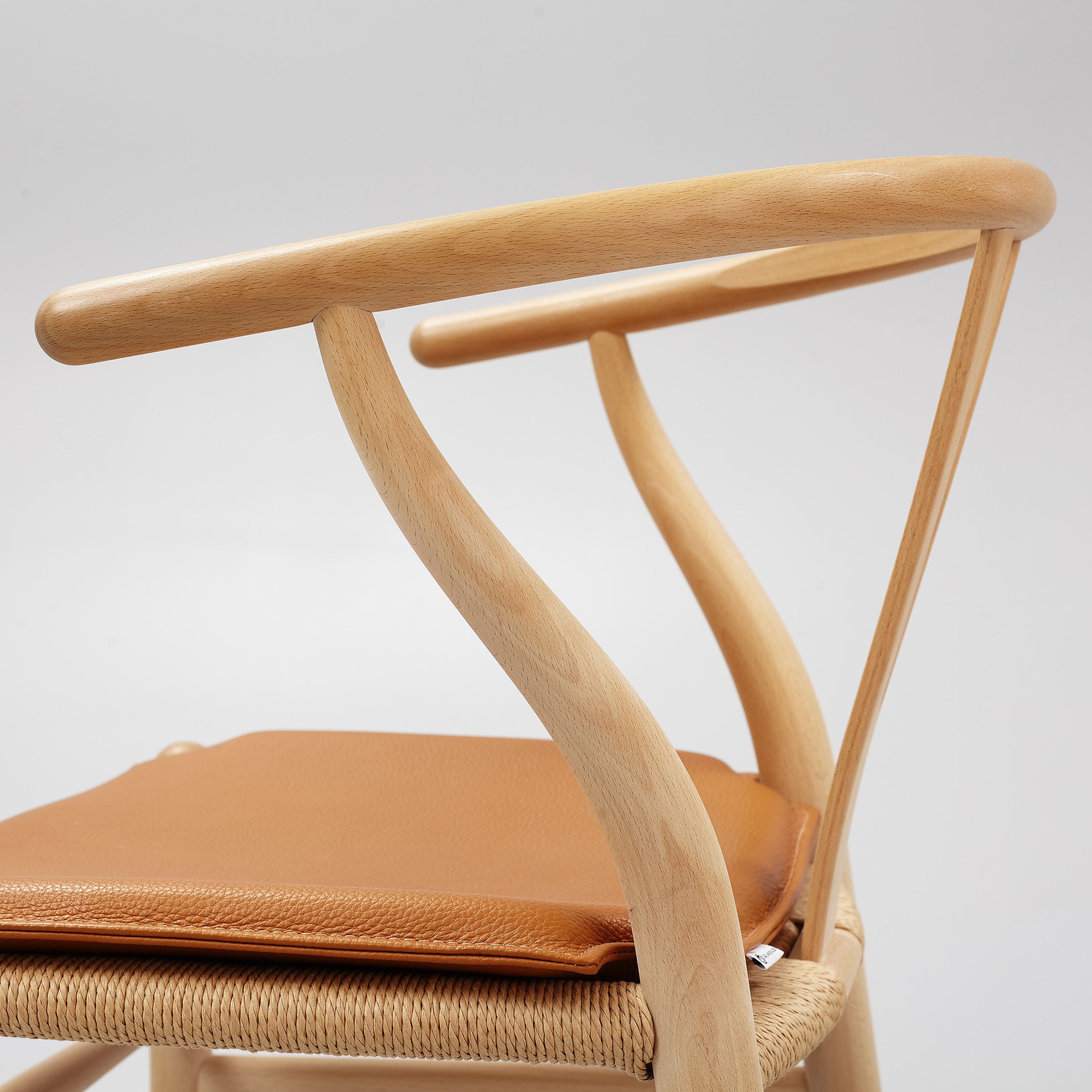 Hans J. Wegner, stolar, ett par, modell CH-24/ "Y-stolen", med dynor ...
